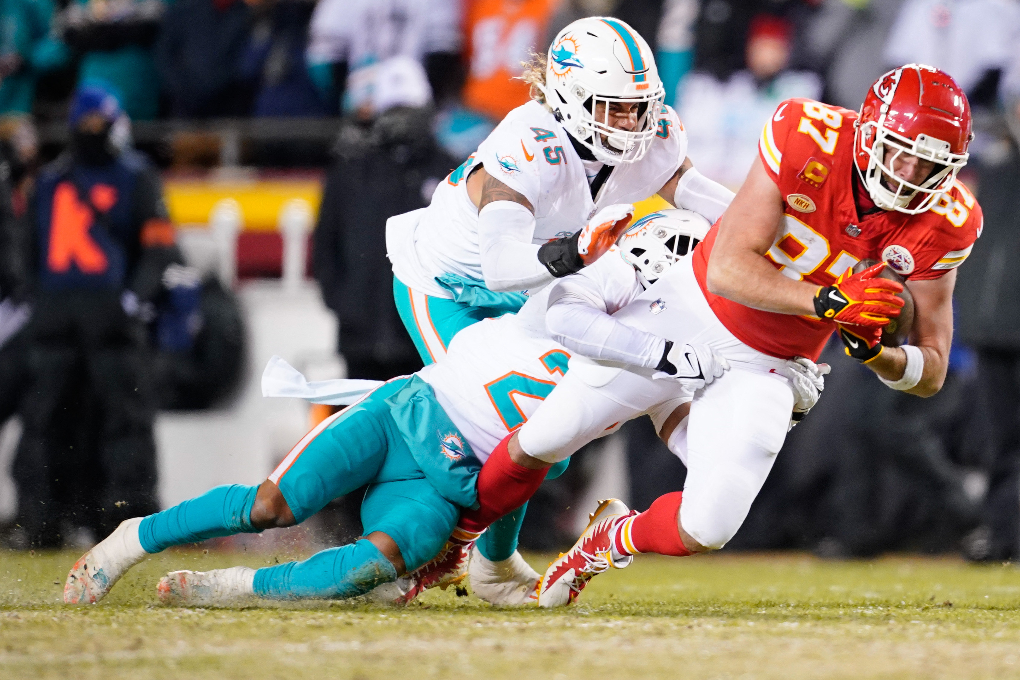 Chiefs shut down Dolphins in frigid AFC wild-card game | Reuters