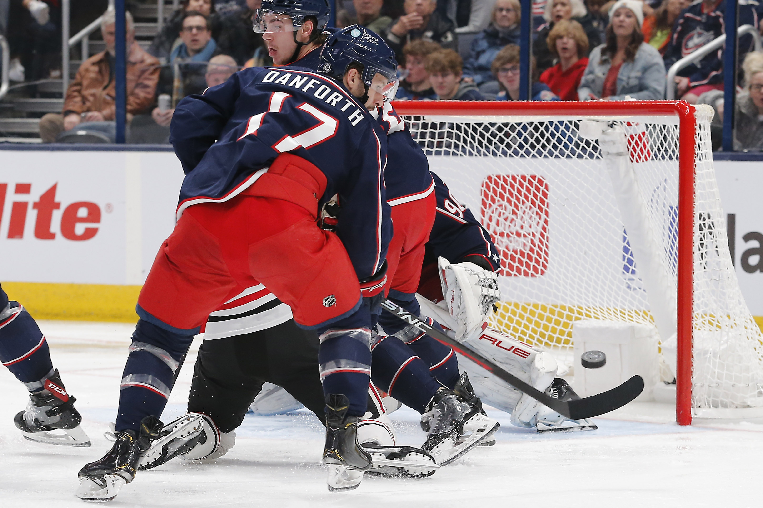Blue Jackets pile on early, rout Blackhawks at home | Reuters