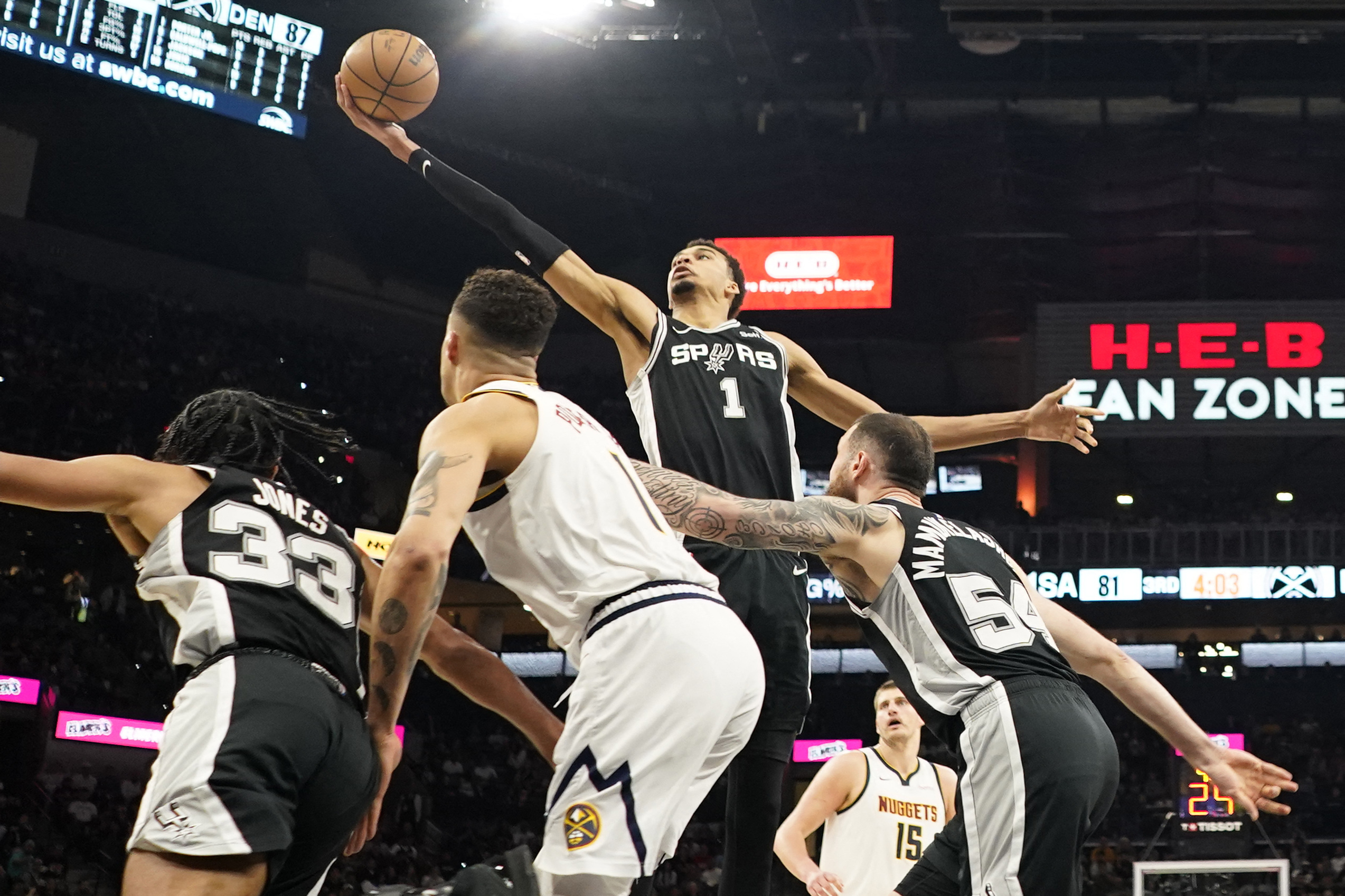 Spurs pull off-last second win over Nuggets | Reuters