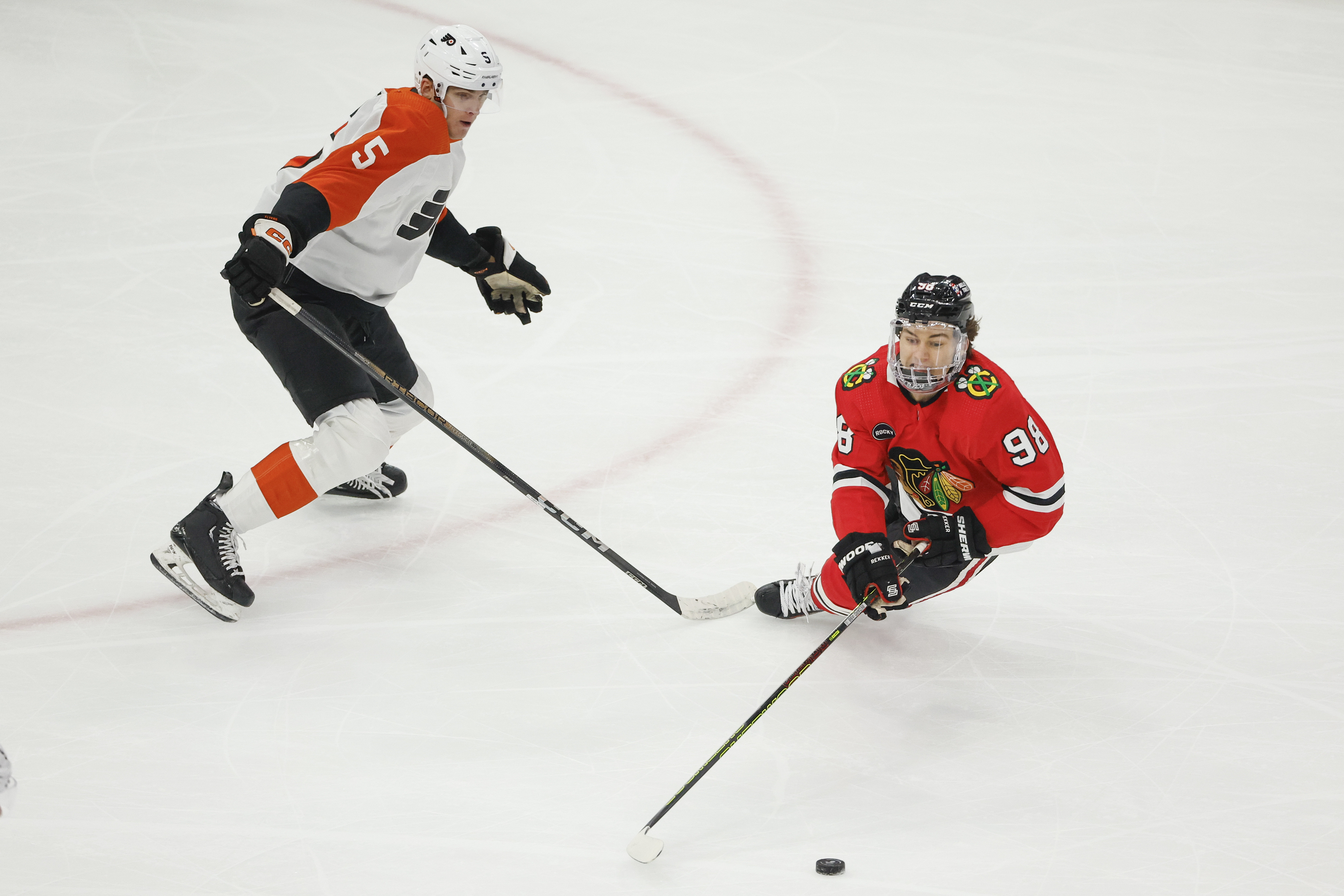 Flyers take down Blackhawks to end skid | Reuters