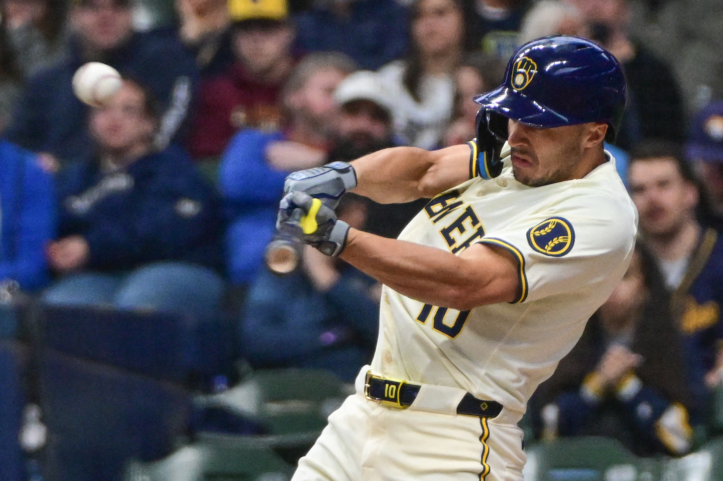 William Contreras blasts Brewers past Mariners | Reuters