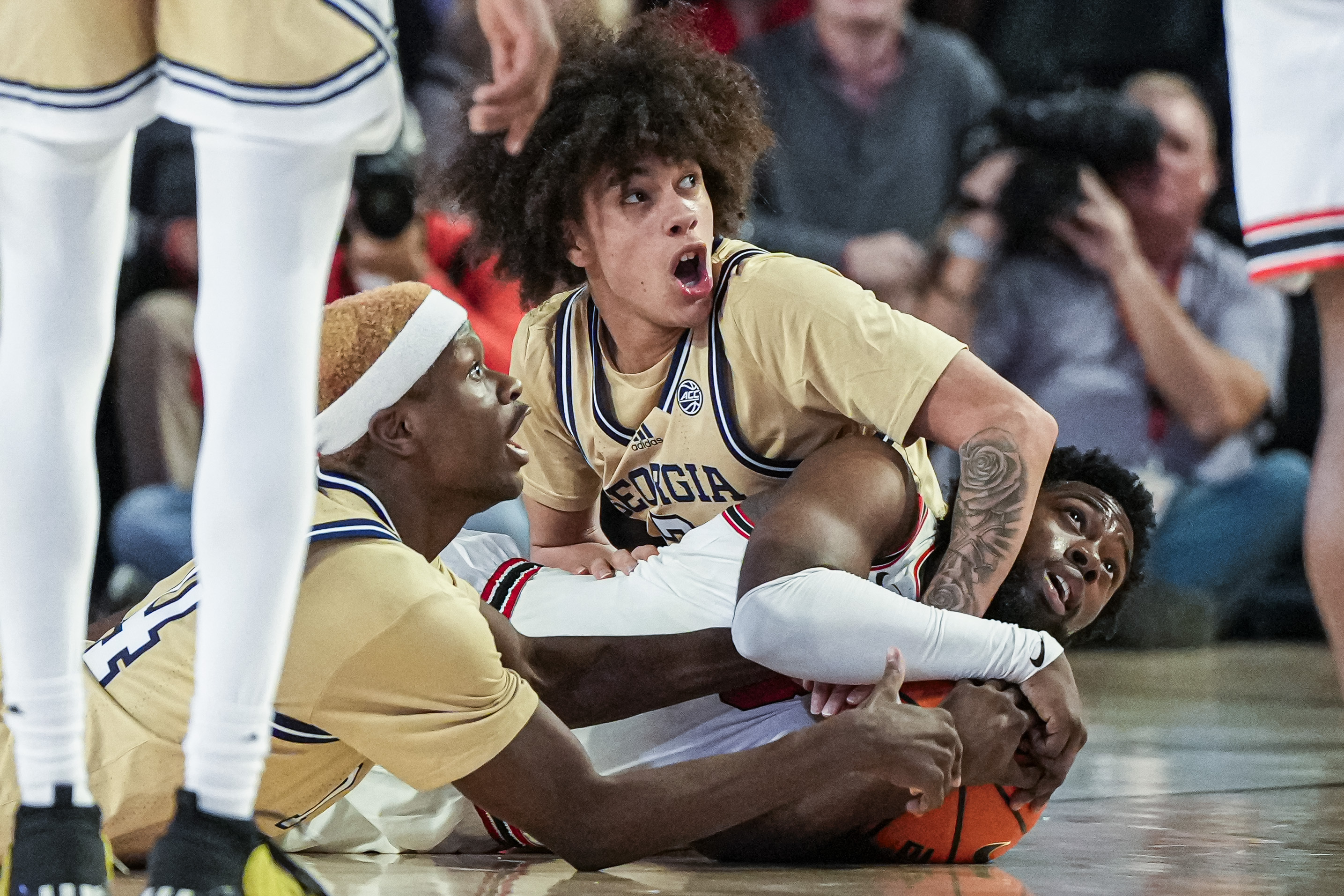 Georgia uses balanced effort to sink rival Georgia Tech | Reuters