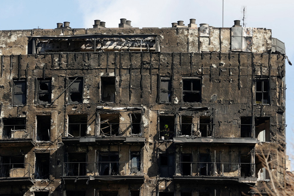 Huge apartment block fire in Spain kills nine people | Reuters