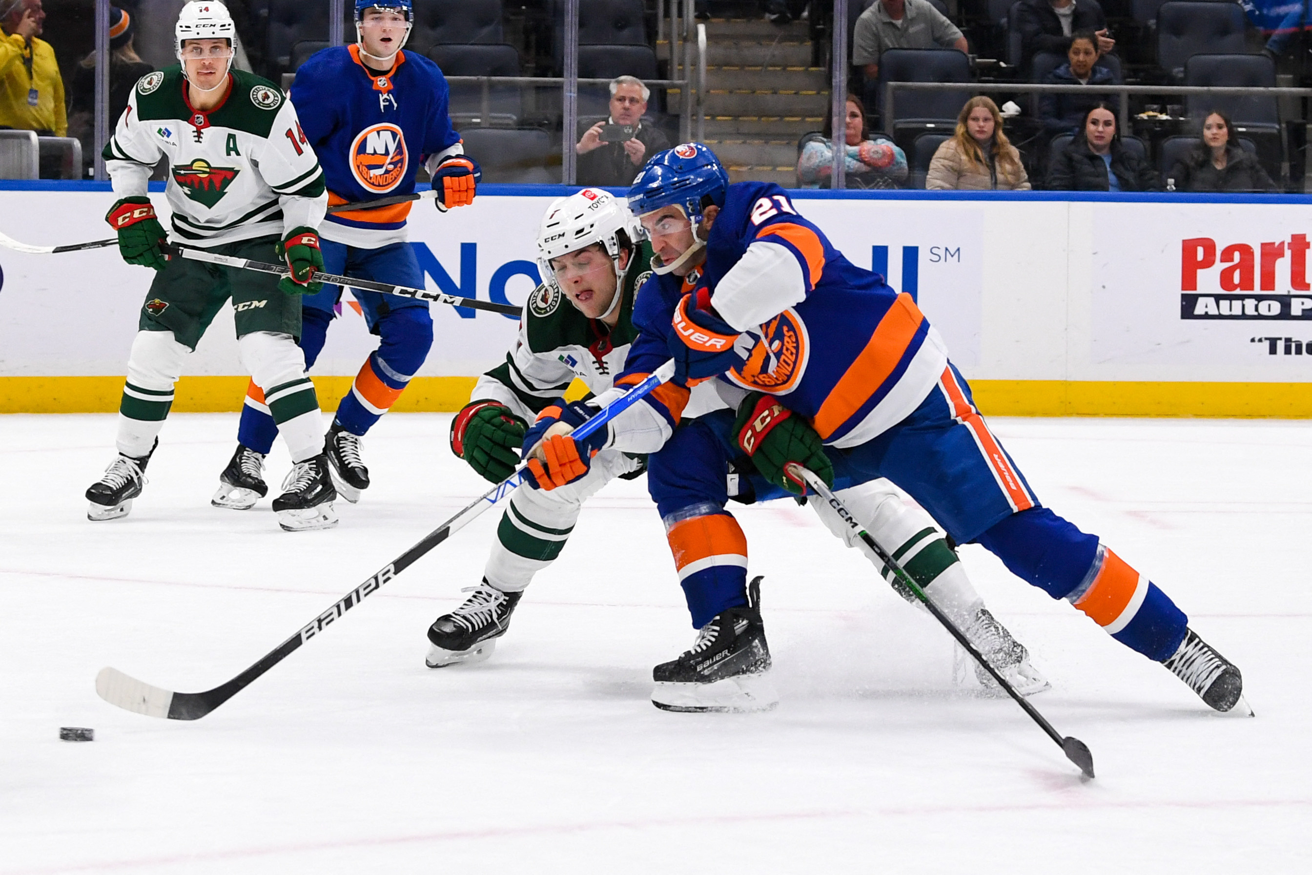 Wild beat Islanders for 2nd straight win | Reuters