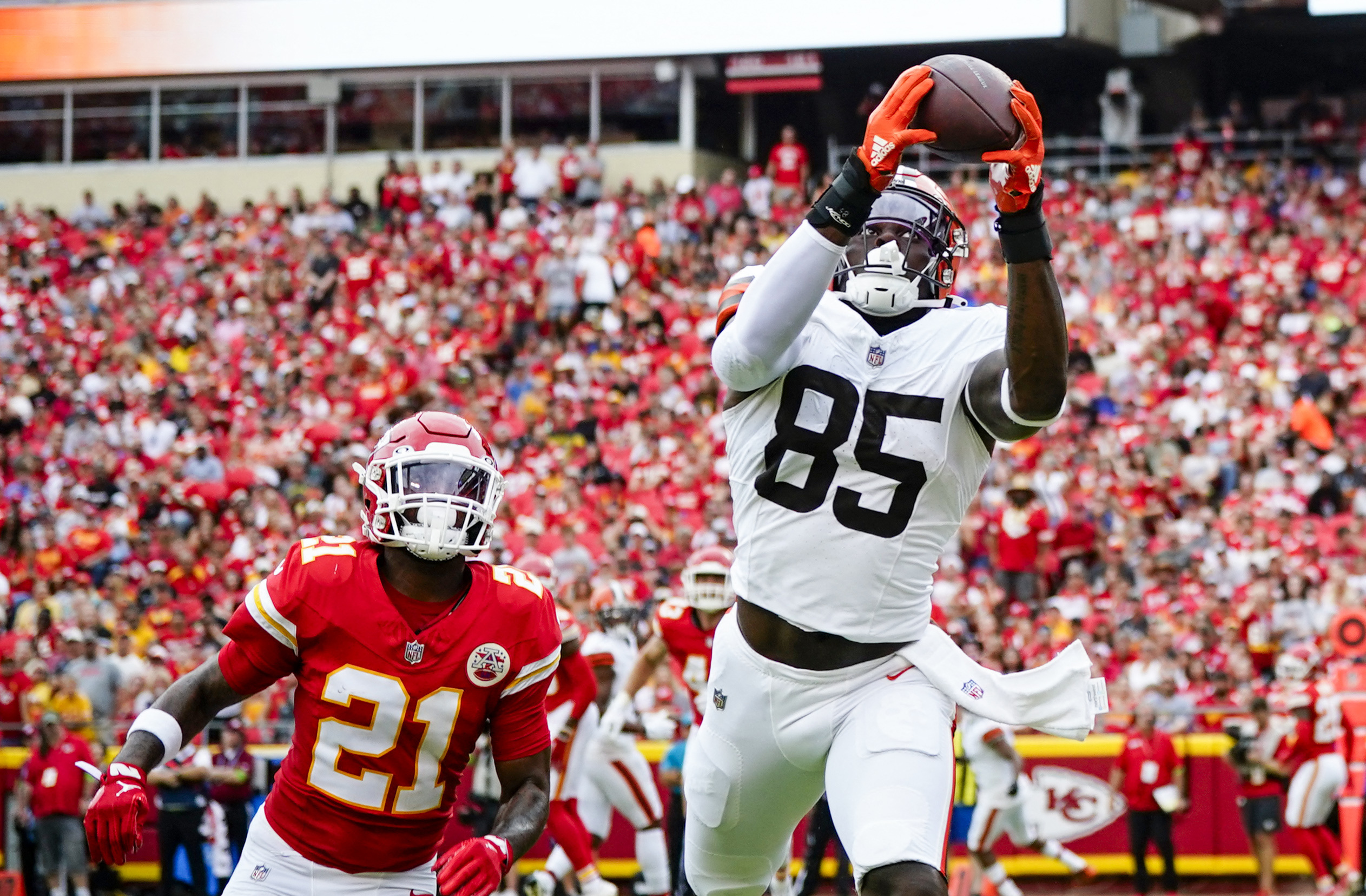 Chiefs rally for win over Deshaun Watson, Browns | Reuters