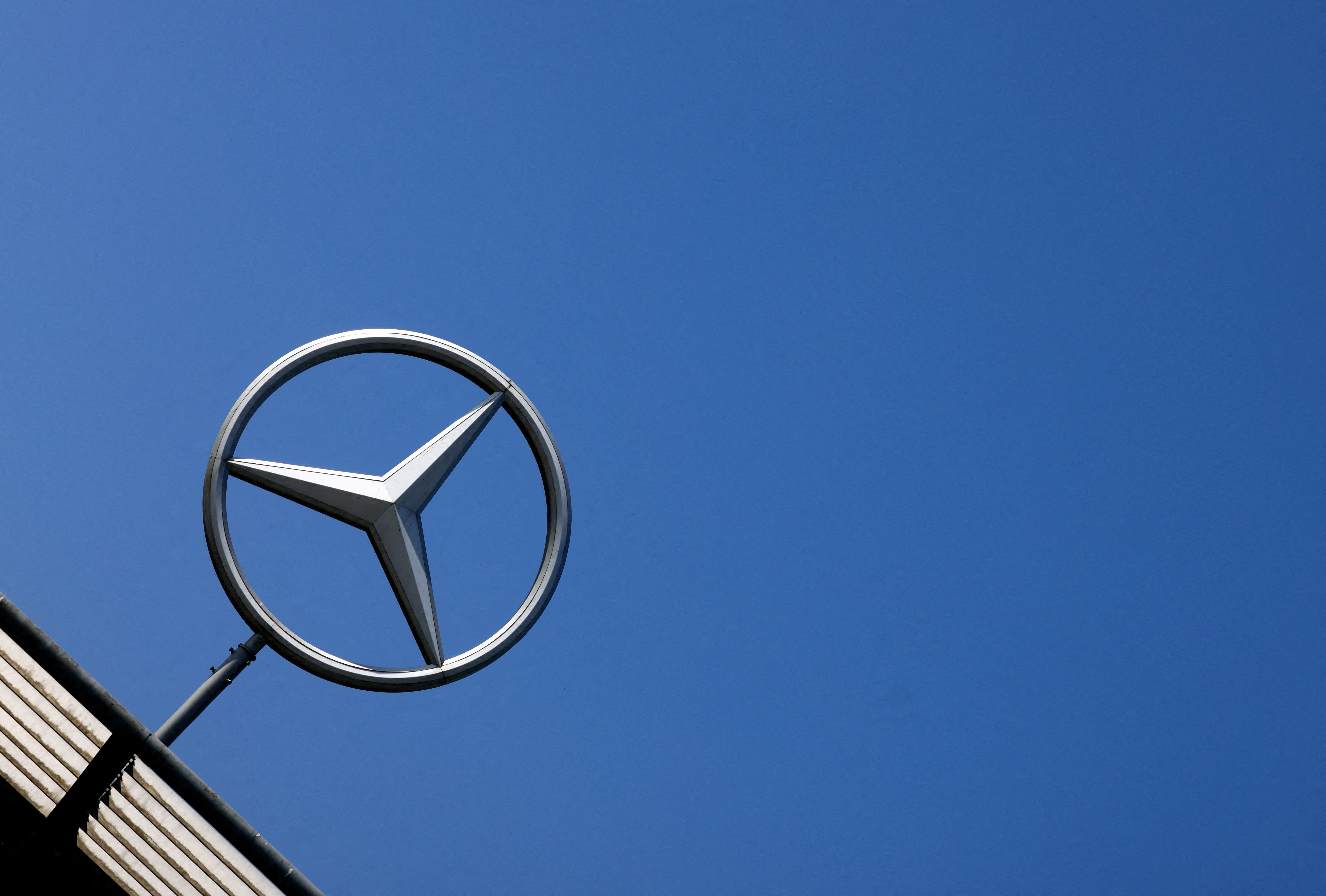 Mercedes-Benz unit partners with Starbucks for fast-charging stations ...