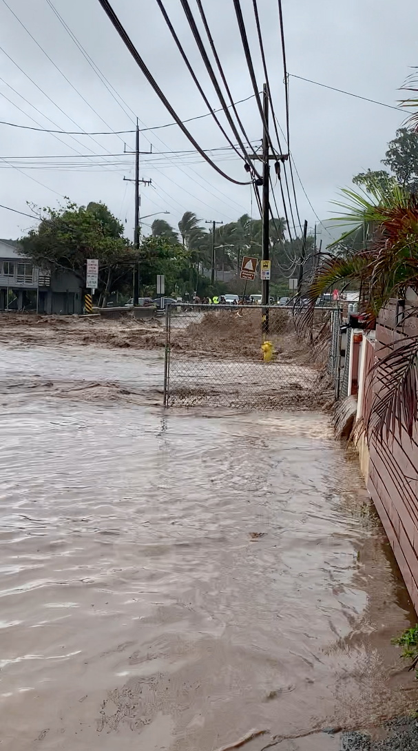 Hawaii declares emergency due to floods, orders evacuations | Reuters