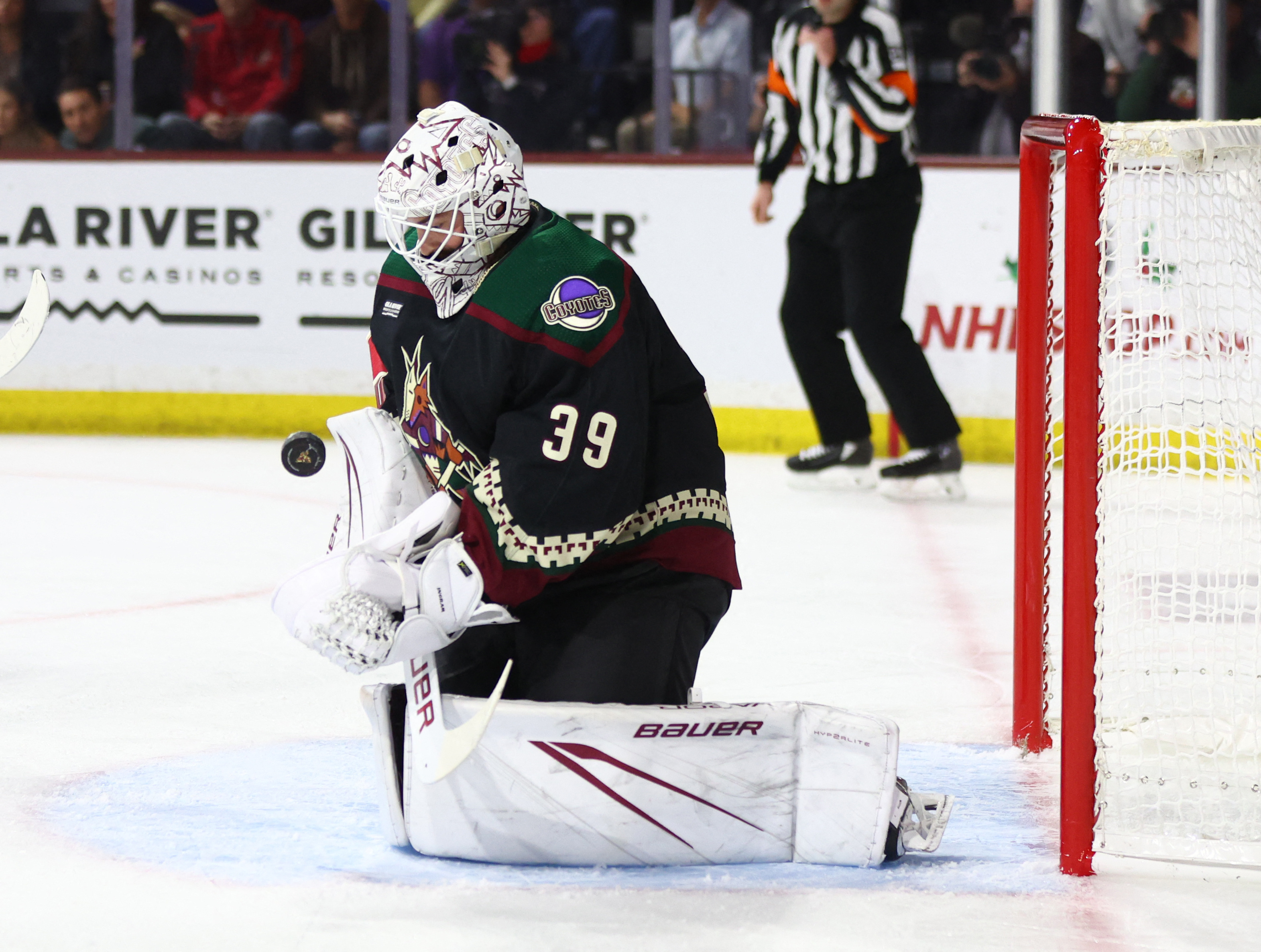 Michael Carcone scores twice as Coyotes trip Lightning | Reuters