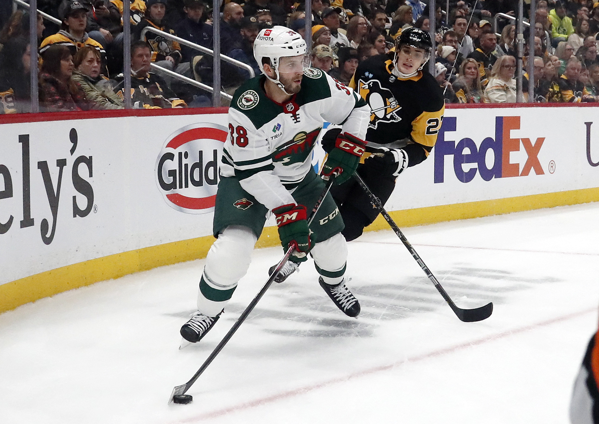 Sidney Crosby's goal gives Pens win after Wild rally | Reuters