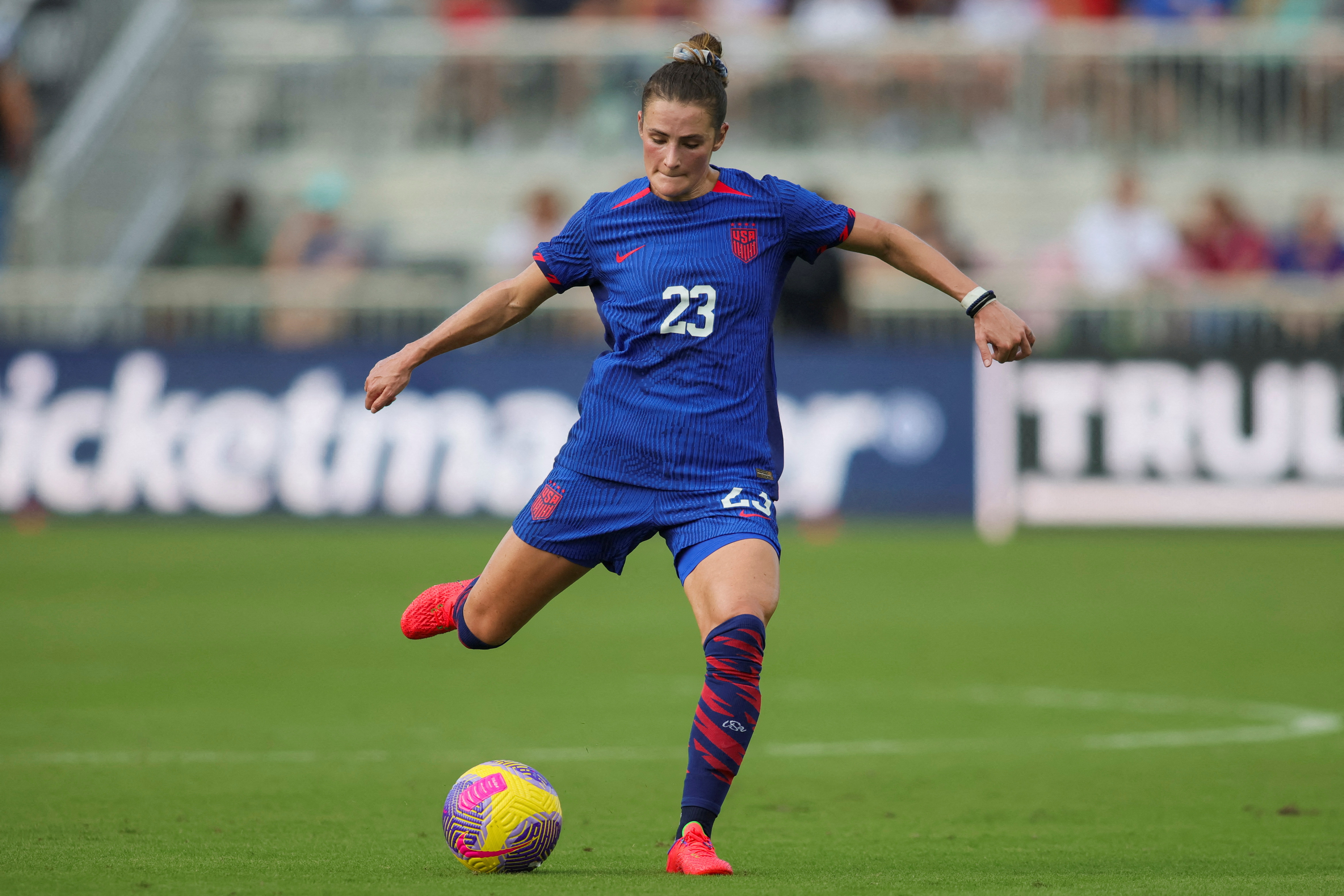 Arsenal sign American defender Emily Fox | Reuters