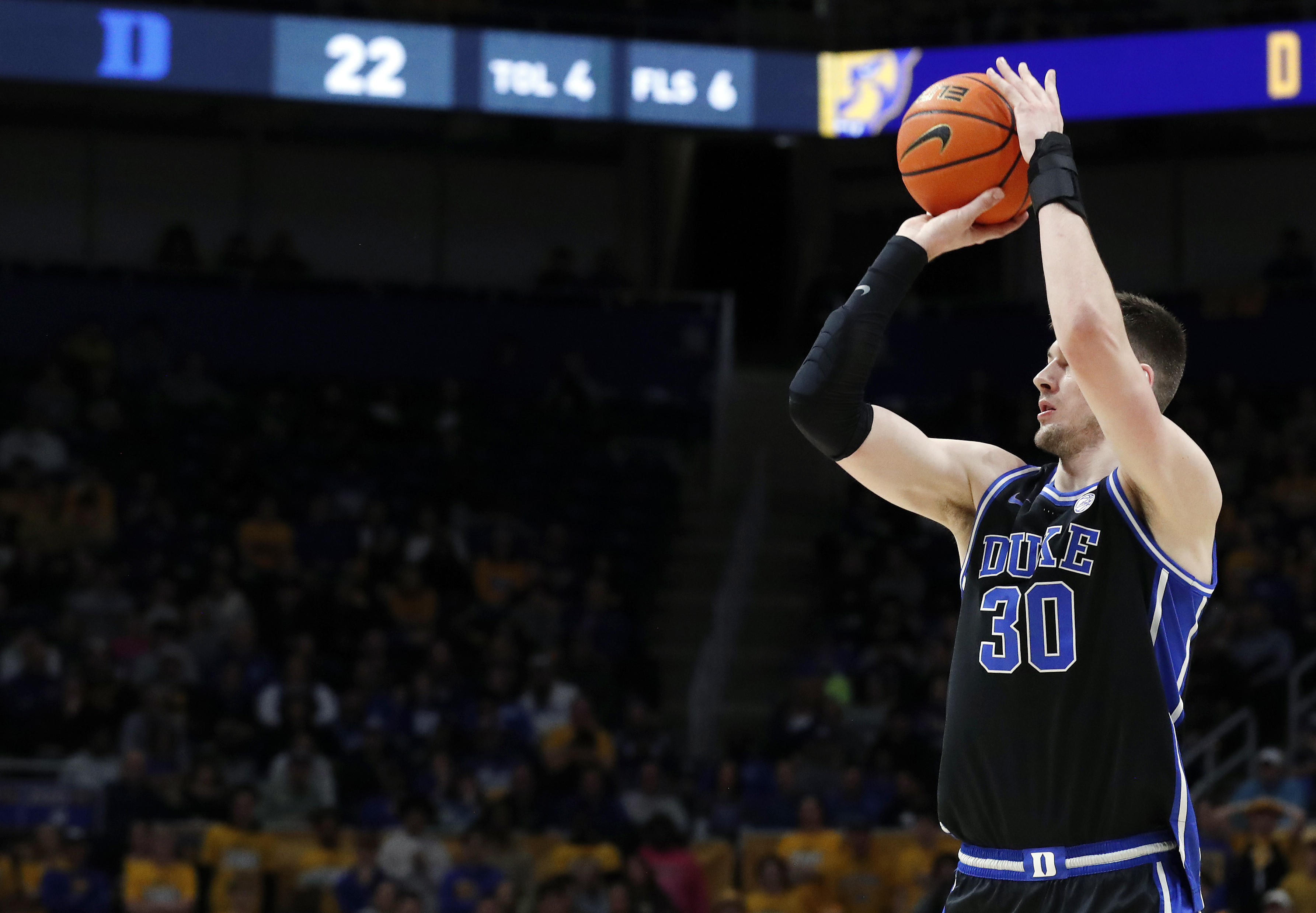 No. 11 Duke jumps out to huge lead, never looks back vs. Pitt | Reuters