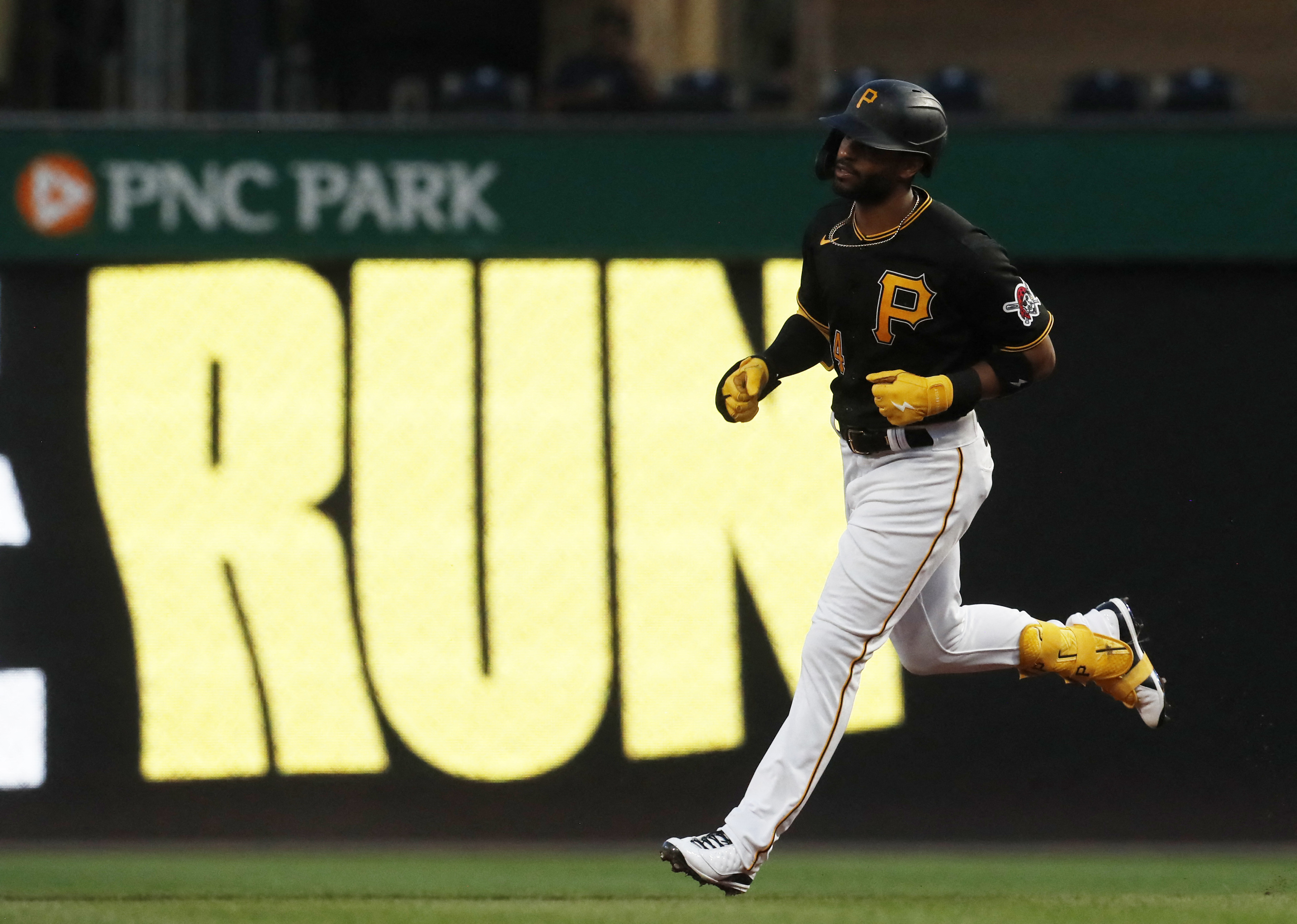 Cubs edge Pirates in 10 innings for latest win | Reuters