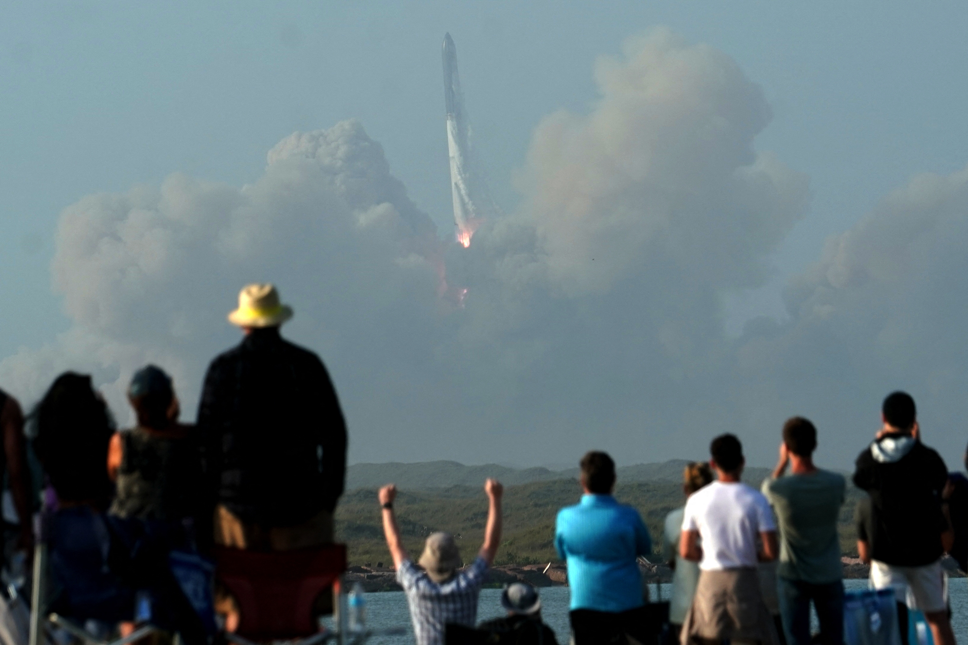 Elon Musk's Starship explodes minutes after first test flight's liftoff ...