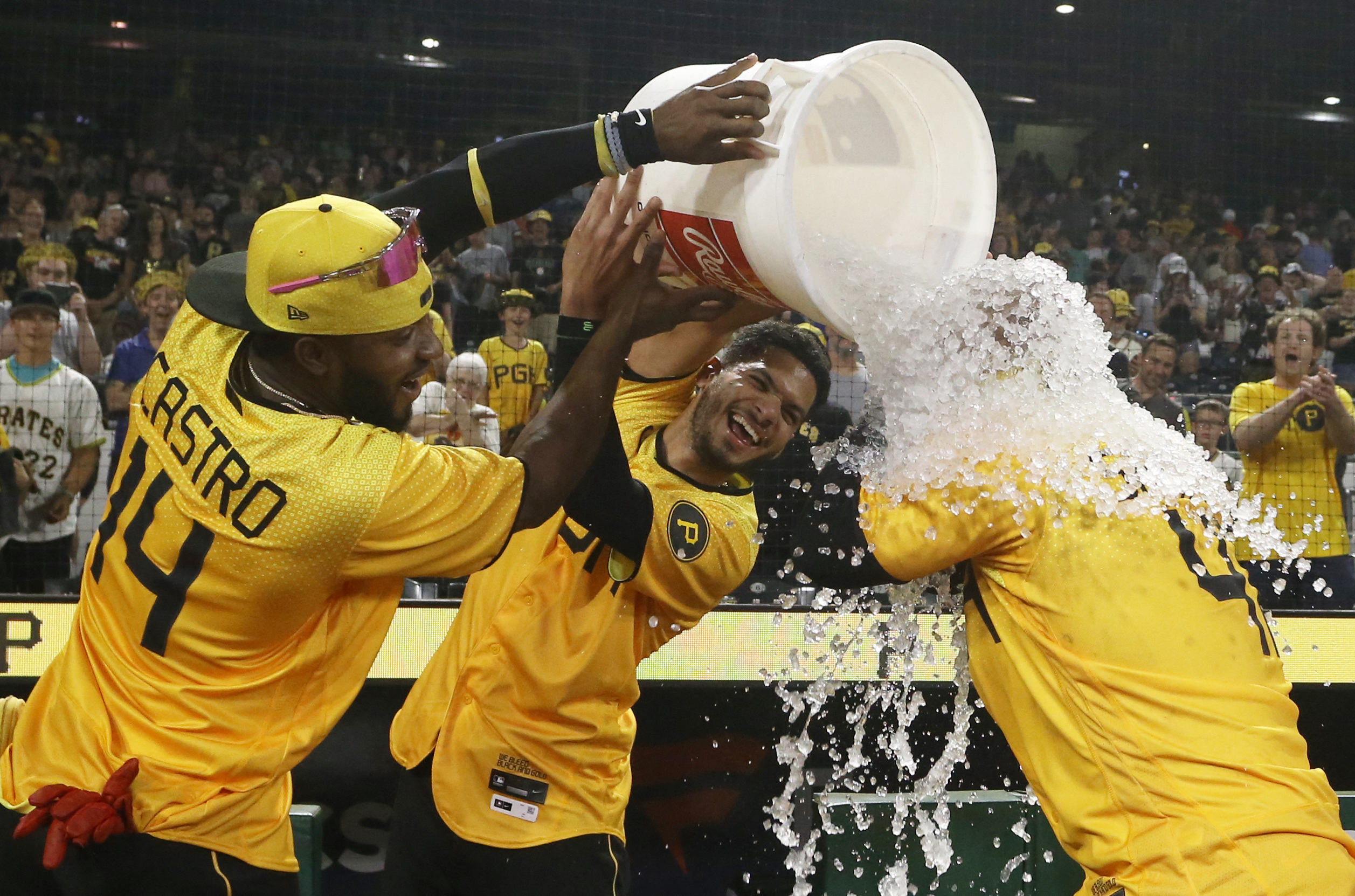 Carlos Santana's walk-off HR completes Pirates' rally past Brewers ...