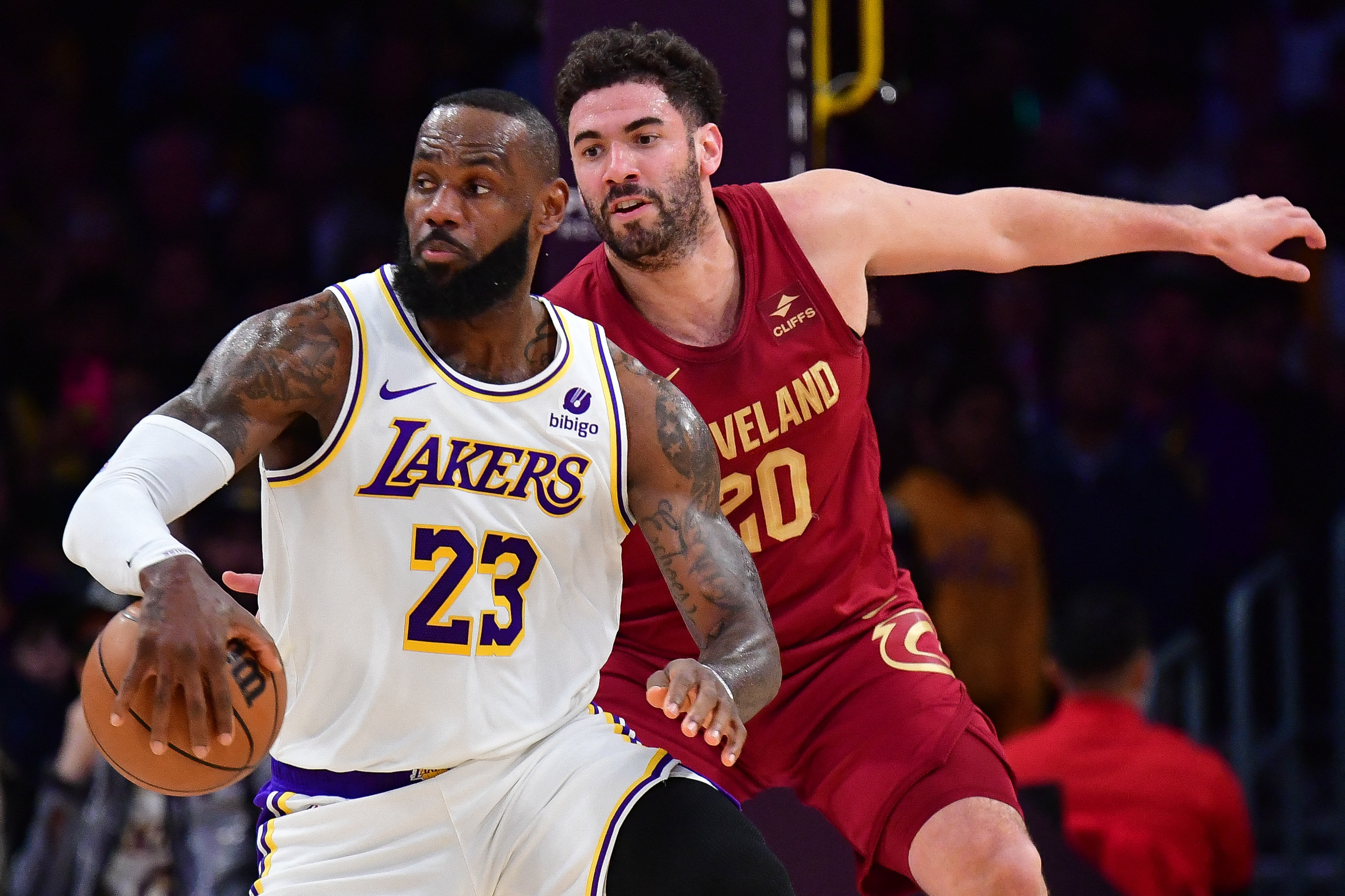 Lakers use 19-0 run to pull away from Cavs, win 4th straight | Reuters