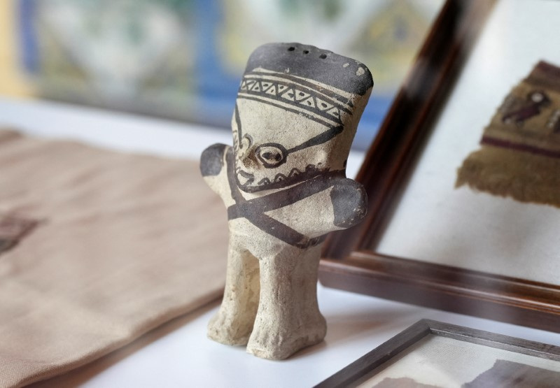 Peru reclaims ancient pre-Hispanic objects dating back 2,000 years ...