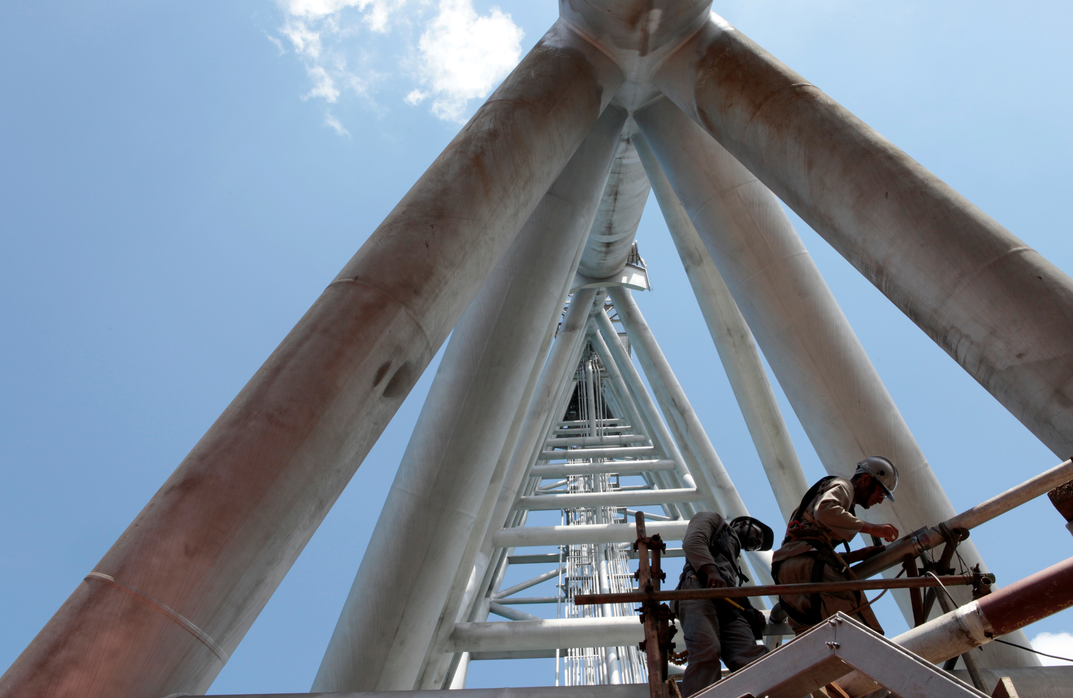 EXCLUSIVE Samsung, Hyundai, Daewoo prepare for Petrobras oil platform ...