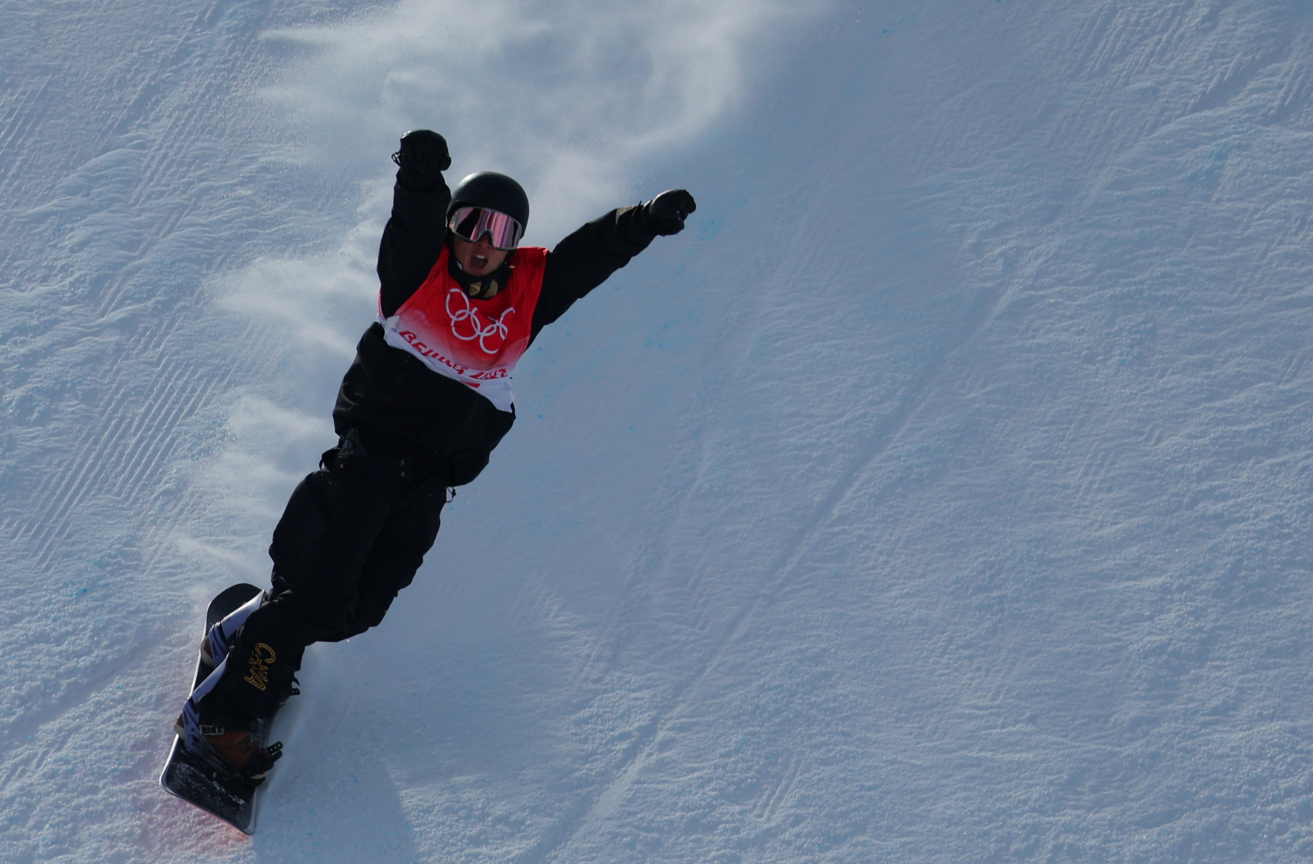 Snowboarding-Chinese teen Su wins silver to cement cult status | Reuters