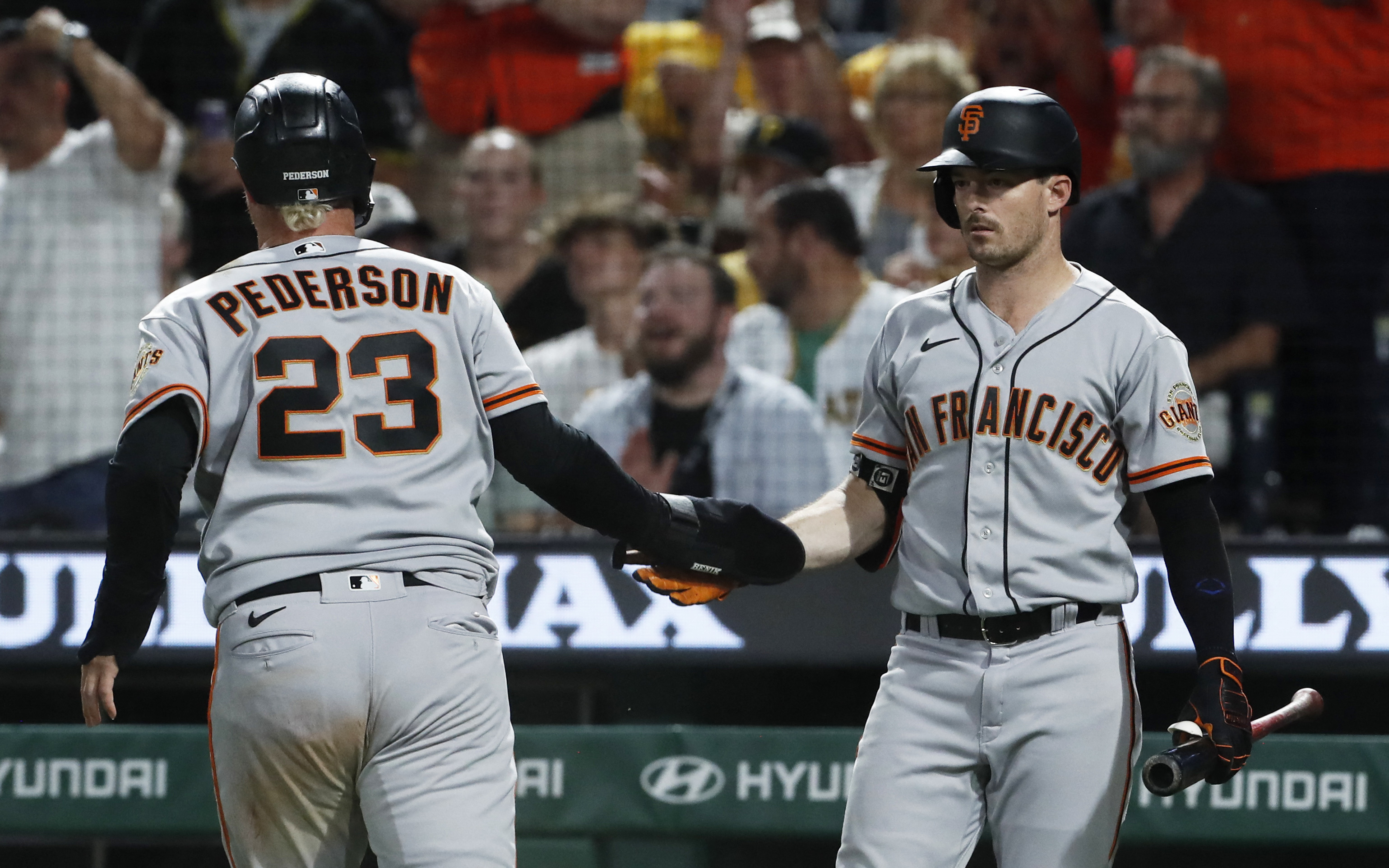 Giants beat Pirates for fourth straight win | Reuters