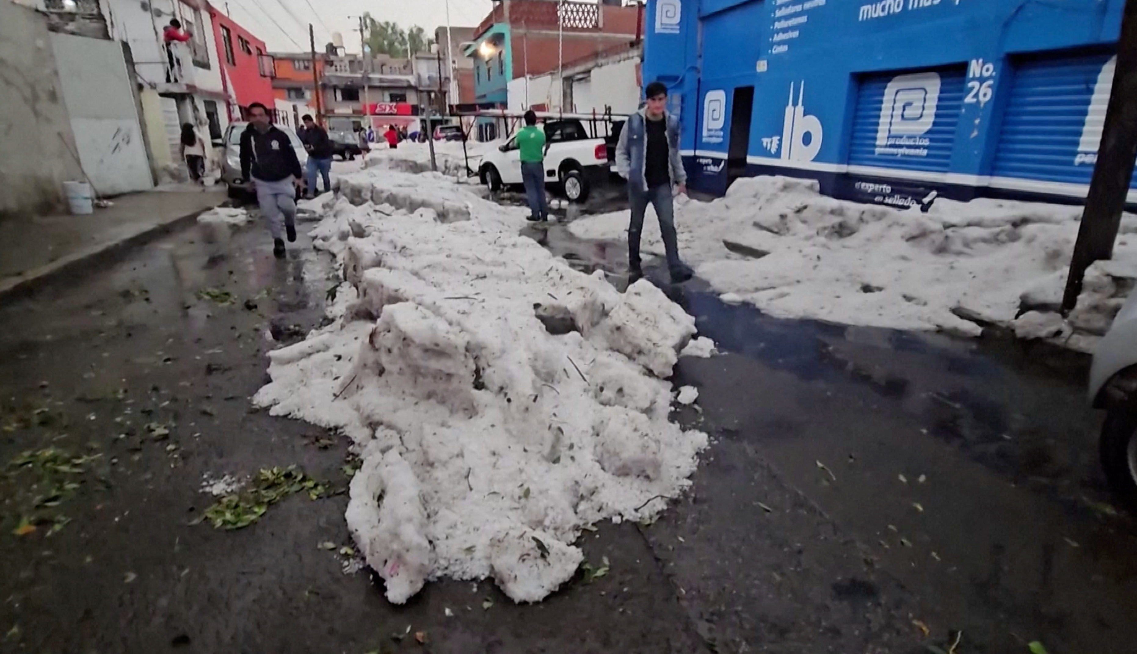 Experts warn of hail, whirlwinds in Mexico after new heat record in the ...