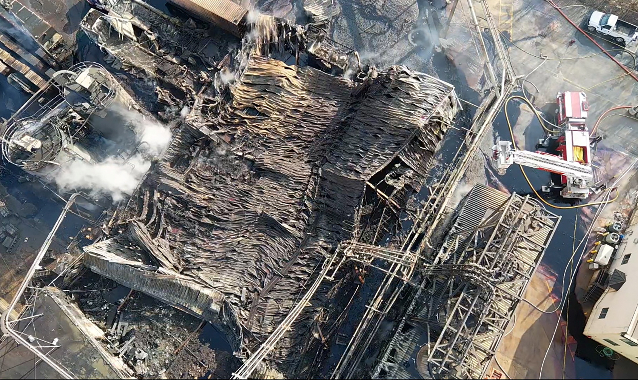 Fire rages at Illinois chemical plant, residents ordered to shelter ...