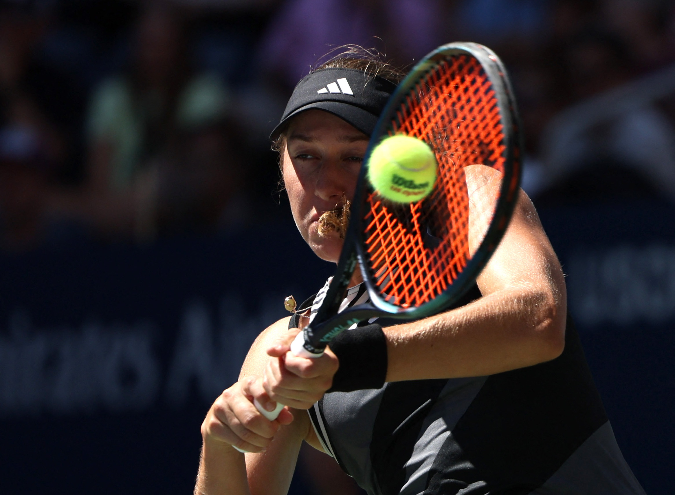 Swiatek routs 'sister' Juvan to reach U.S. Open last 16 | Reuters