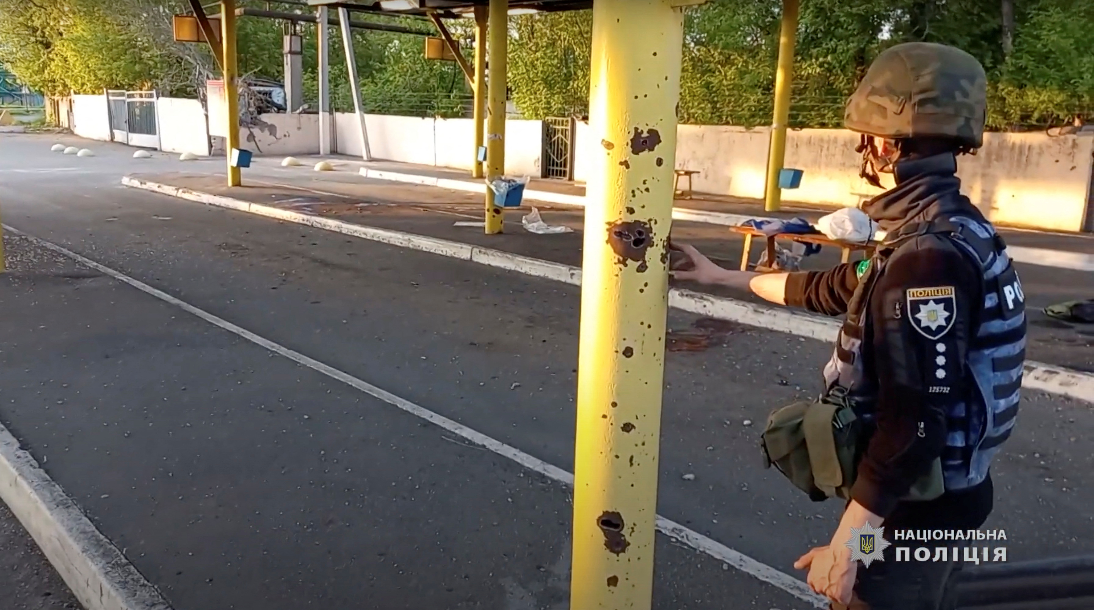 Russia fights for control of Ukraine's Mariupol stronghold | Reuters