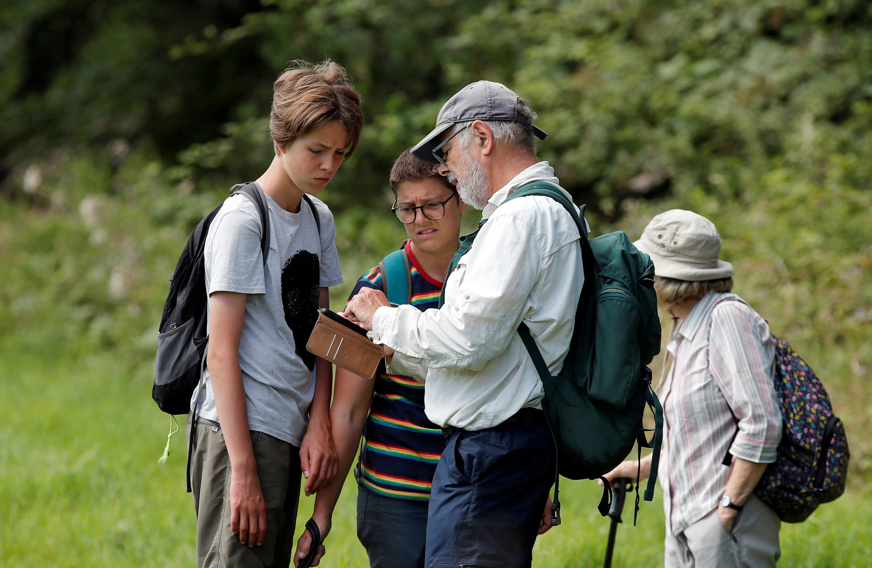 The 11-year-old British boy walking to save the earth - Kwiknews