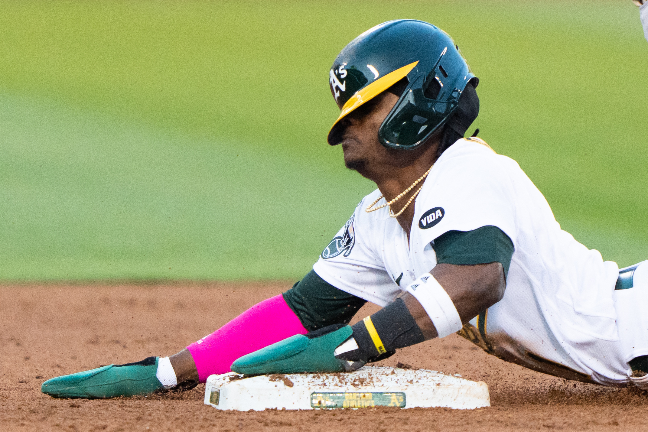 Early scoring proves enough as D-backs dump A's | Reuters