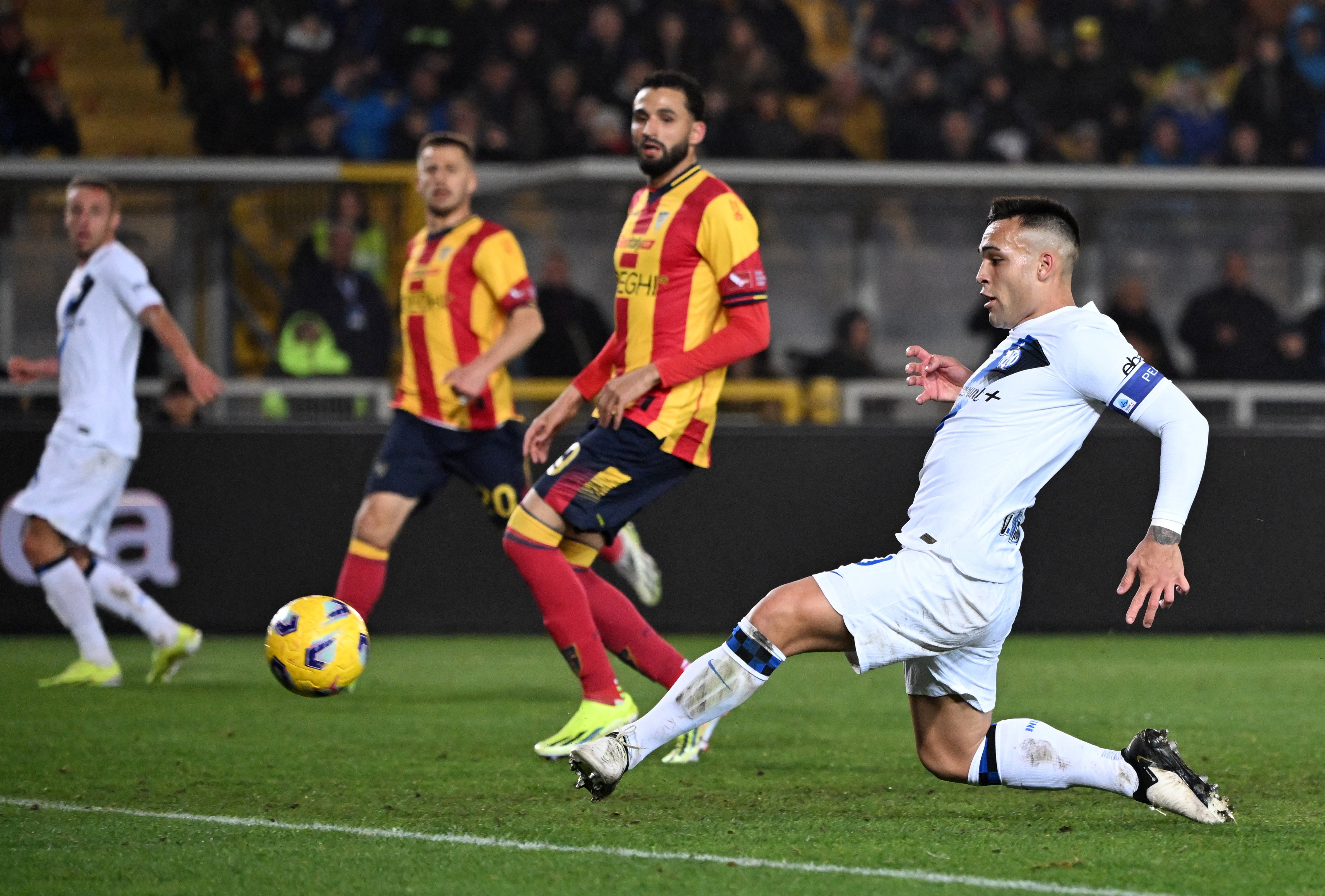 Leaders Inter cruise to 4-0 win at Lecce with Martinez double | Reuters