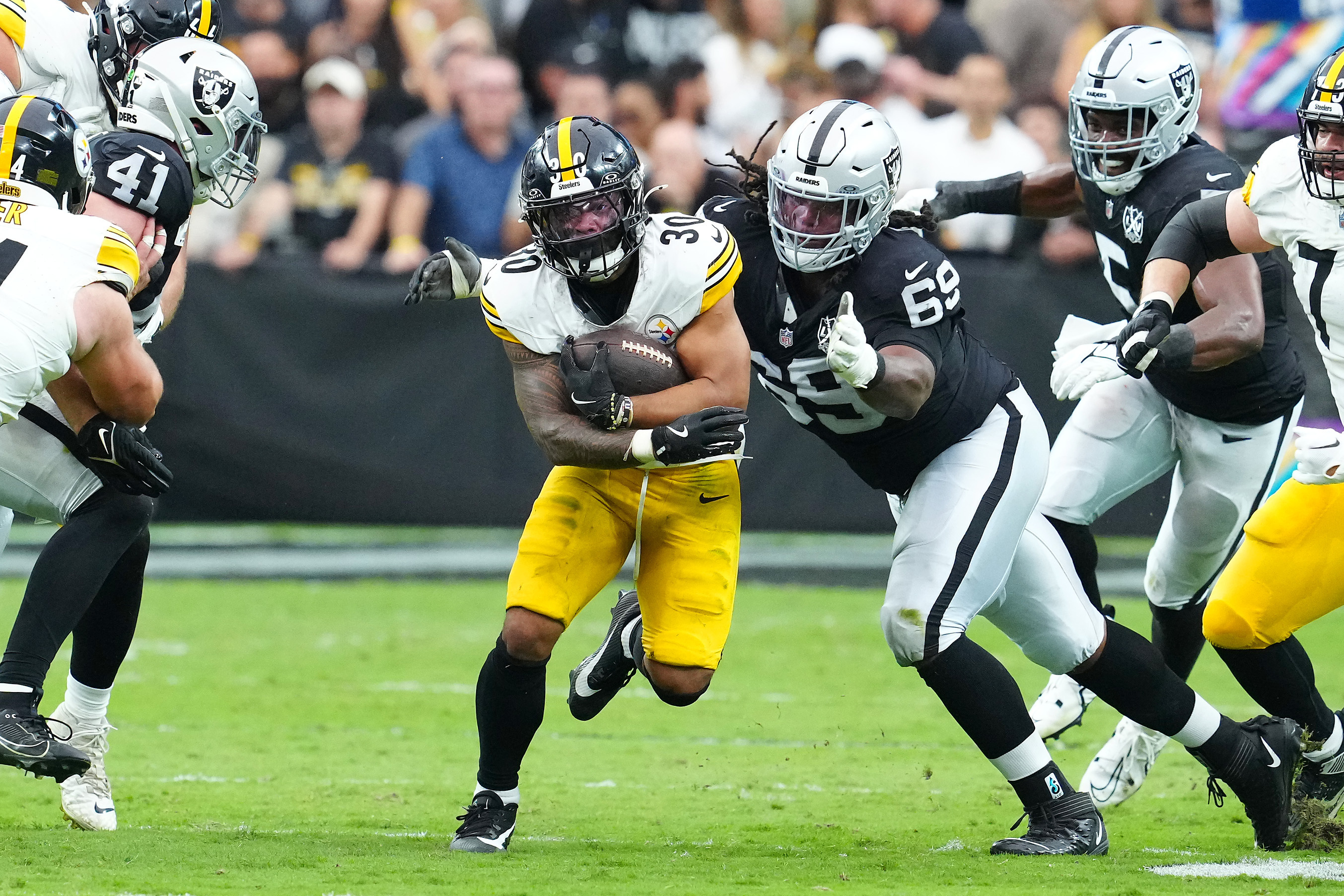 Steelers end 2-game skid with comfortable win vs. Raiders | Reuters