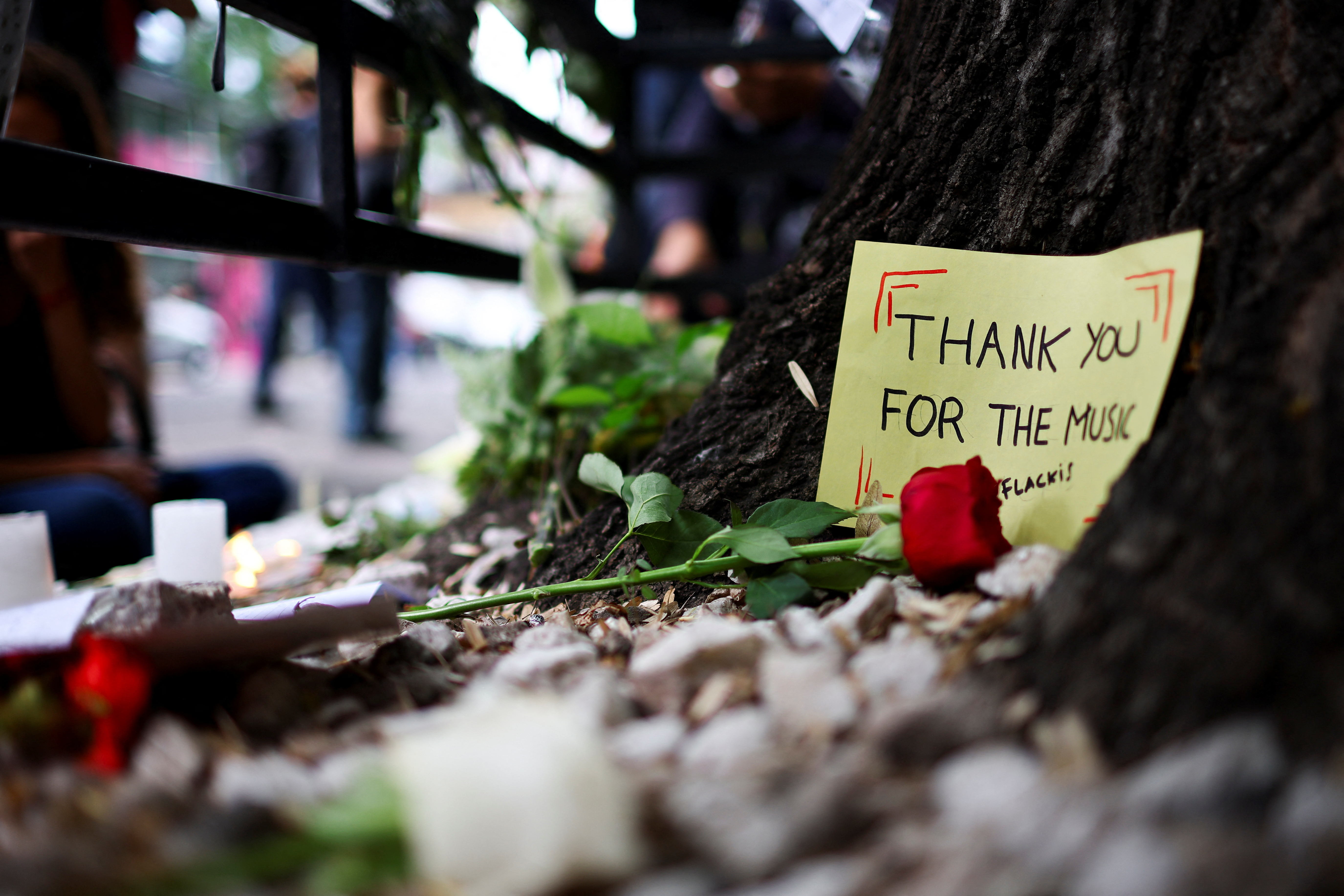 In pictures: From Mexico to Britain fans mourn One Direction's Liam ...