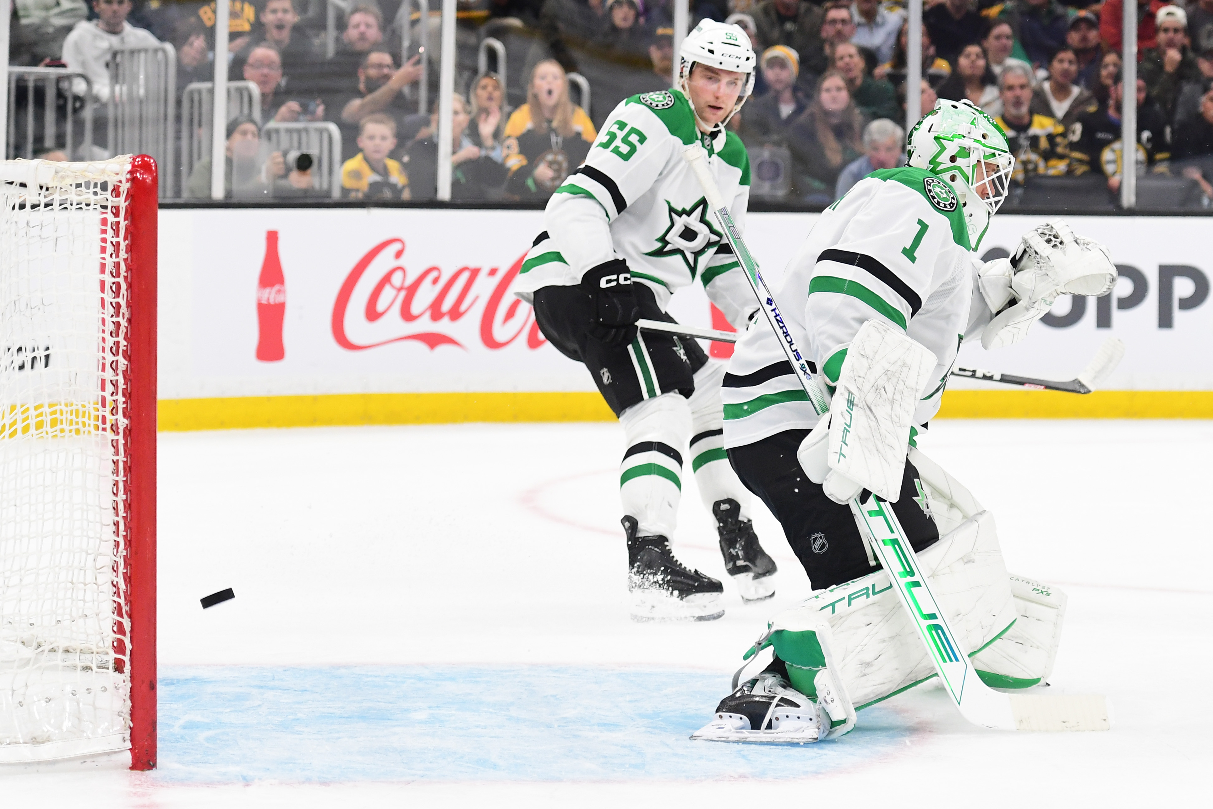 Stars score three power-play goals, thrash Bruins | Reuters