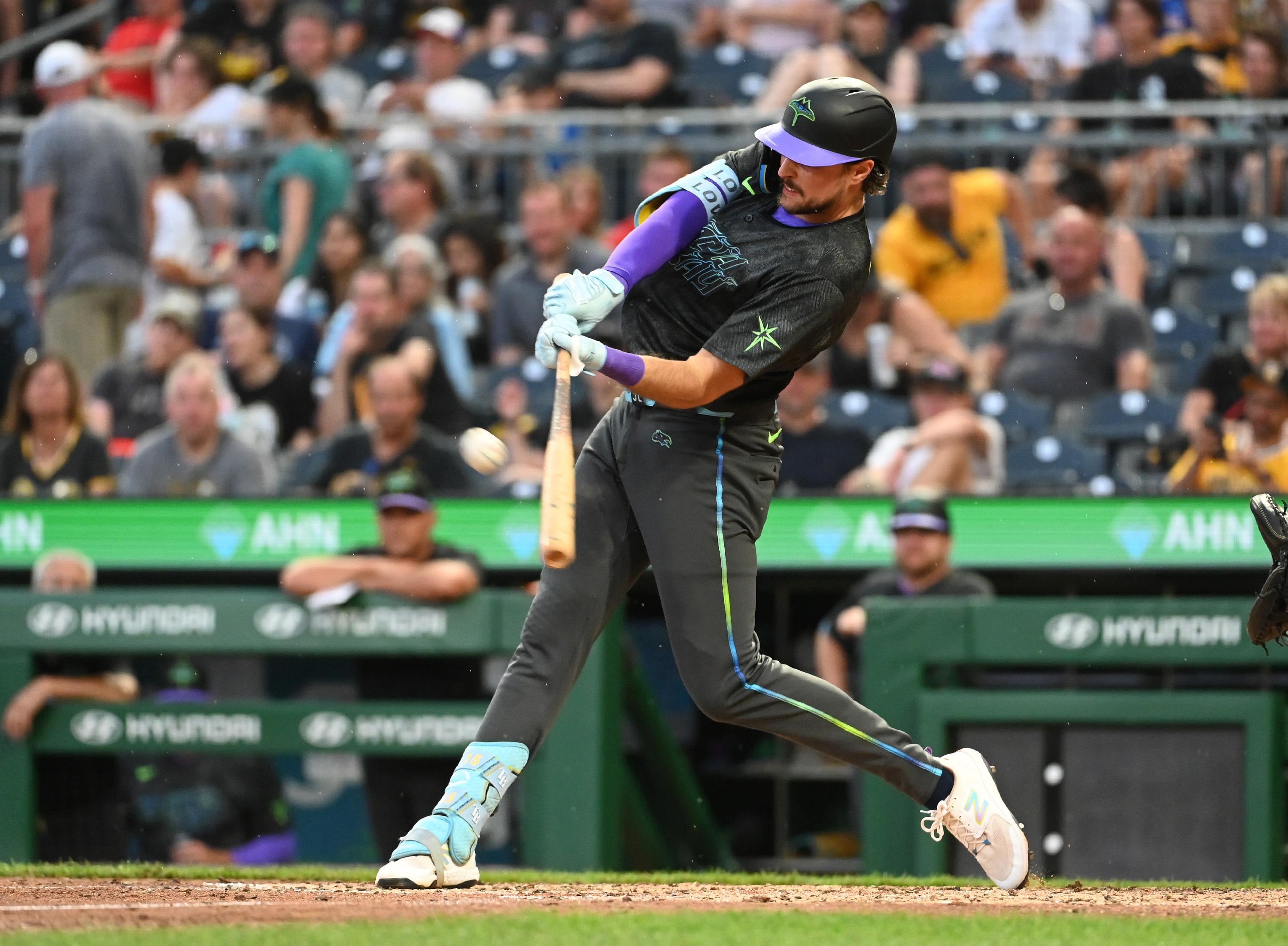 Josh Lowe, Rays overwhelm Pirates | Reuters