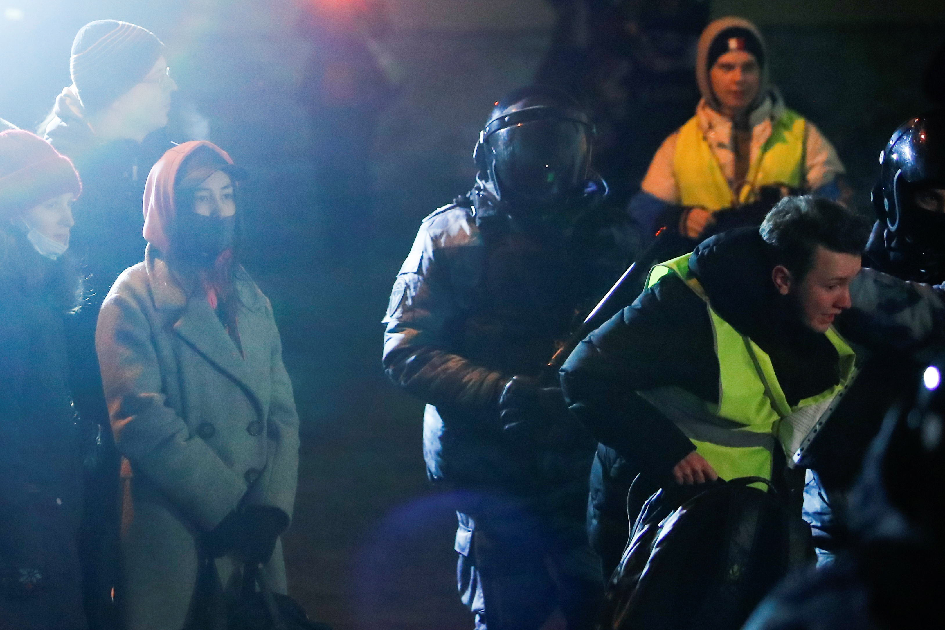 Russian police detain more than 900 people as court rules on Navalny ...