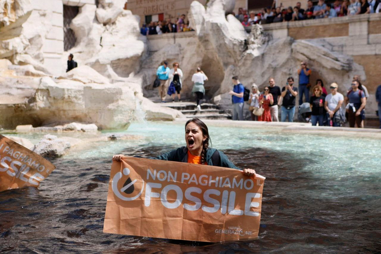 Trevi Fountain water turns black in Rome climate protest | Reuters