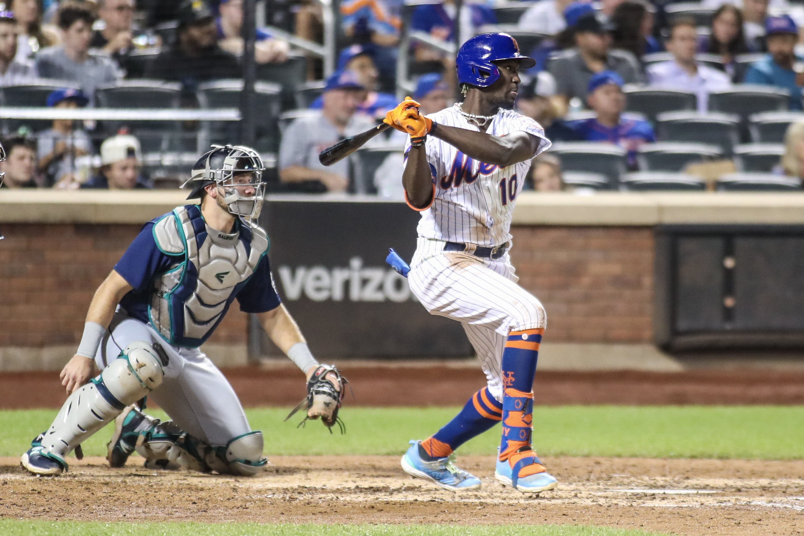 Mariners score last, win seesaw game with Mets | Reuters