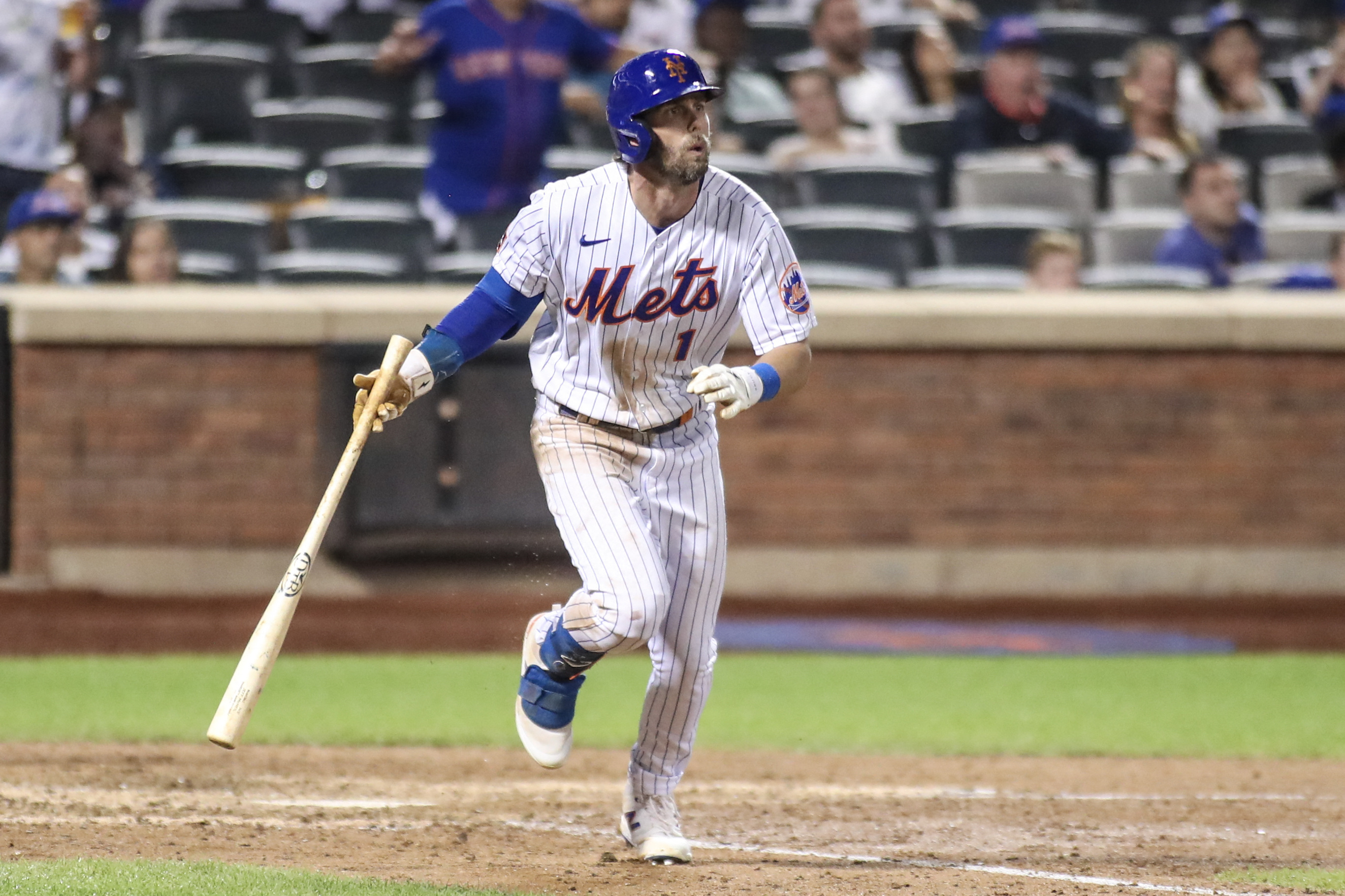 Mariners score last, win seesaw game with Mets | Reuters