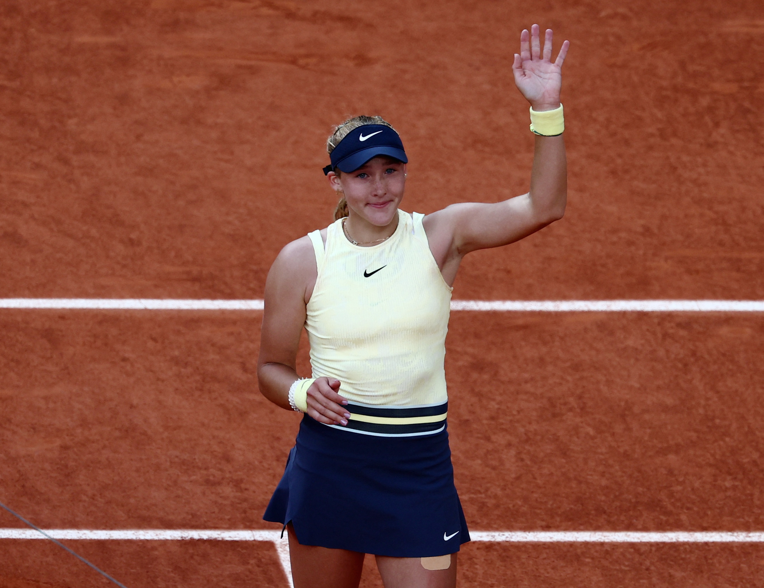 Teenager Andreeva stuns ailing Sabalenka to make French Open semis | Reuters