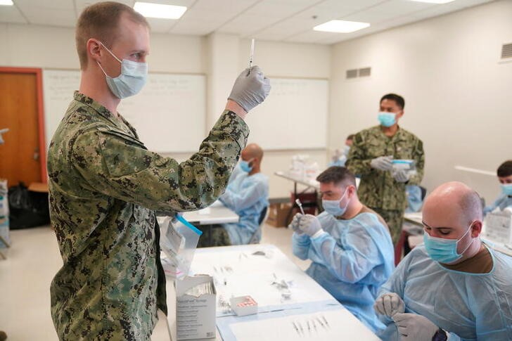 U.S. Supreme Court backs Navy in fight with anti-vaccine SEALs | Reuters
