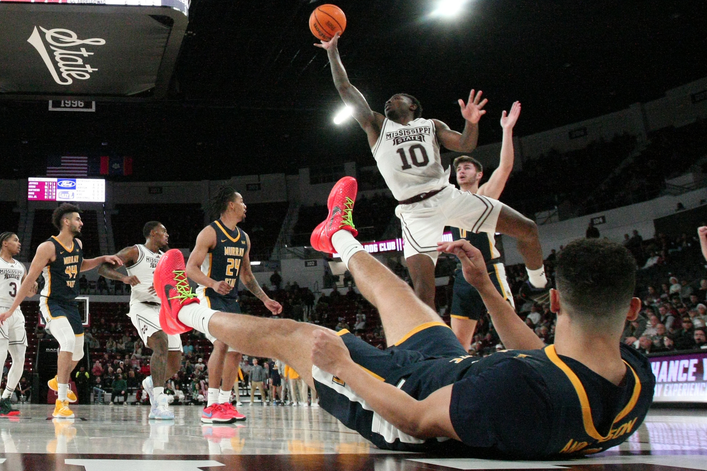 Late dunk rescues Mississippi St. in win over Murray St. | Reuters