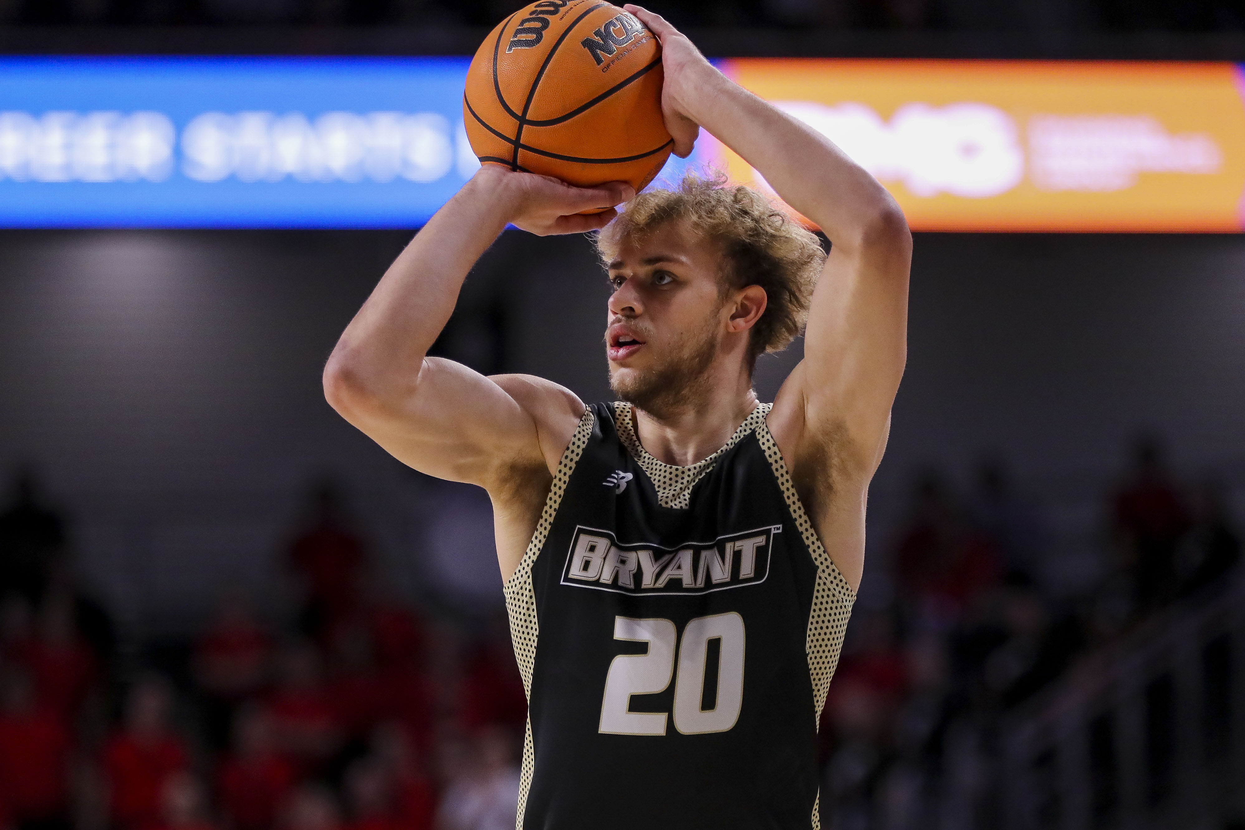 Cincinnati buries Bryant with second-half surge | Reuters