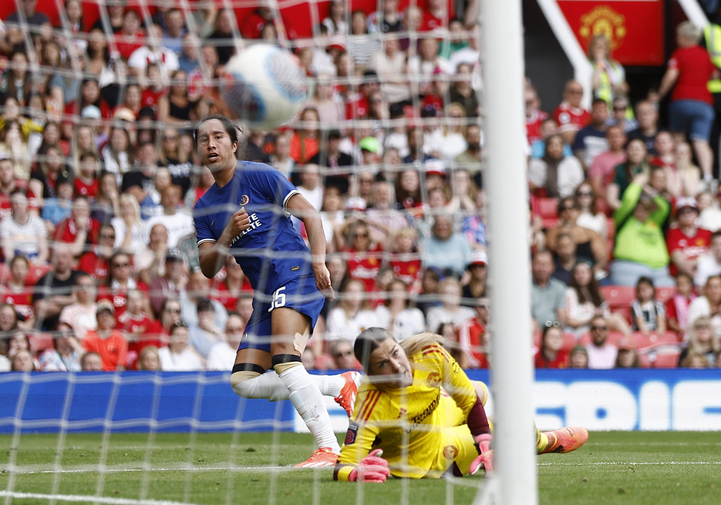Chelsea crowned WSL champions after crushing Man United | Reuters