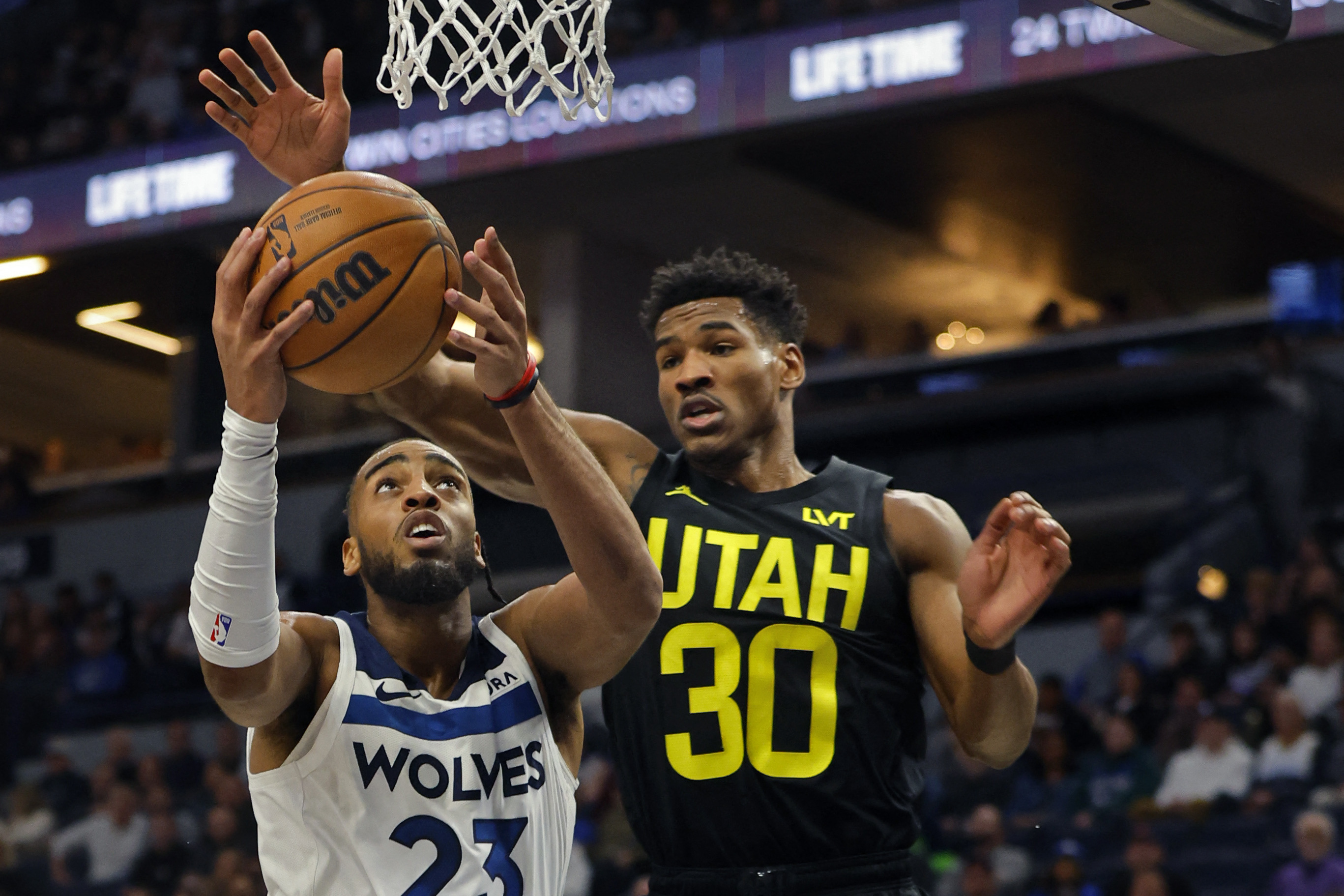 Wolves' third-quarter surge sends Jazz to defeat | Reuters