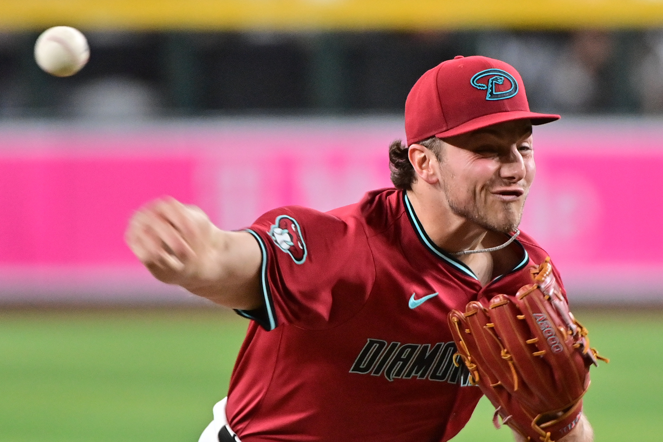 In pitchers' duel, D-backs edge reeling Reds on late hit | Reuters