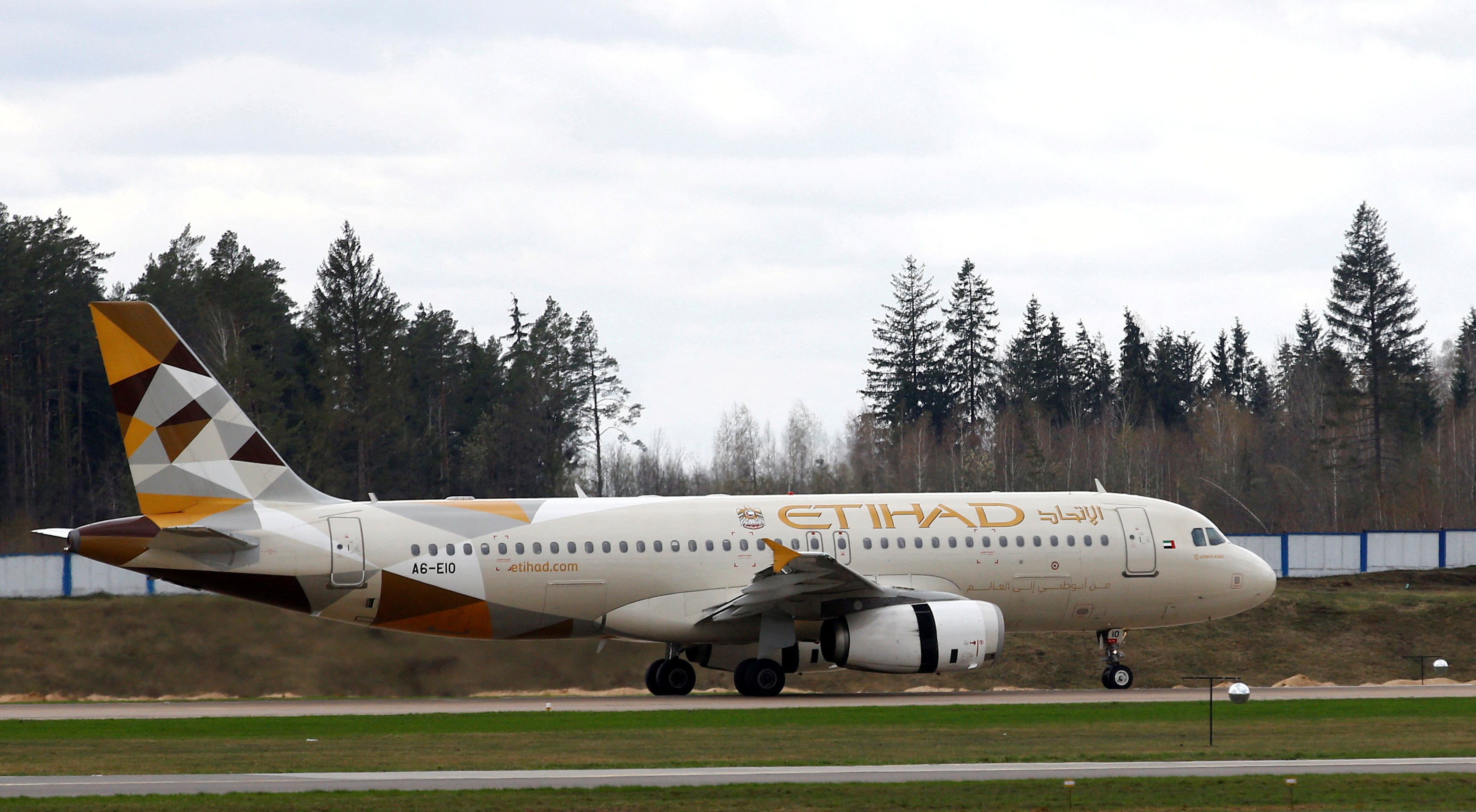 Etihad Airways swings to first half operating profit of nearly $300 mln ...