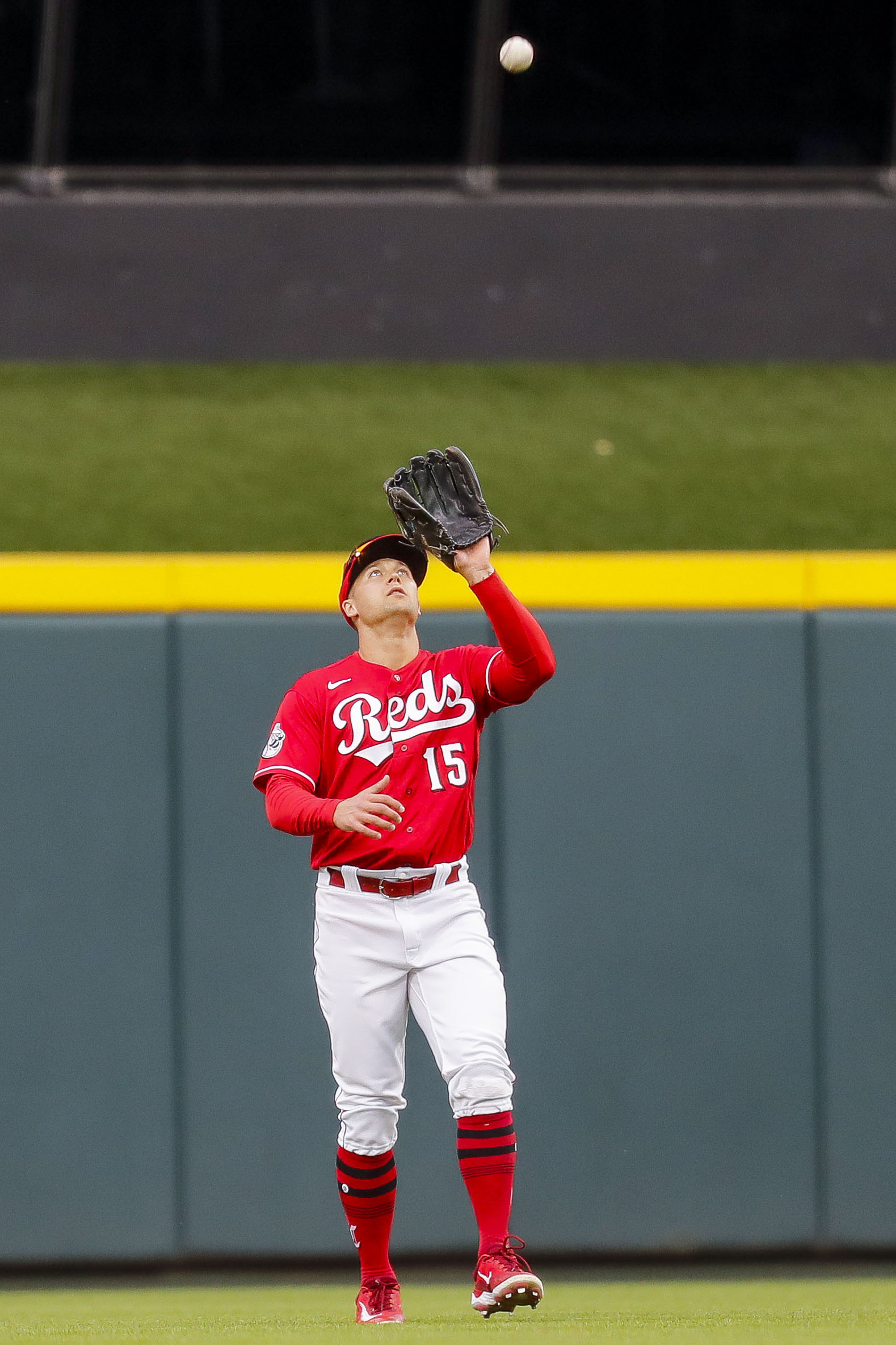 Six-run rally gives Reds comeback win over Rangers | Reuters