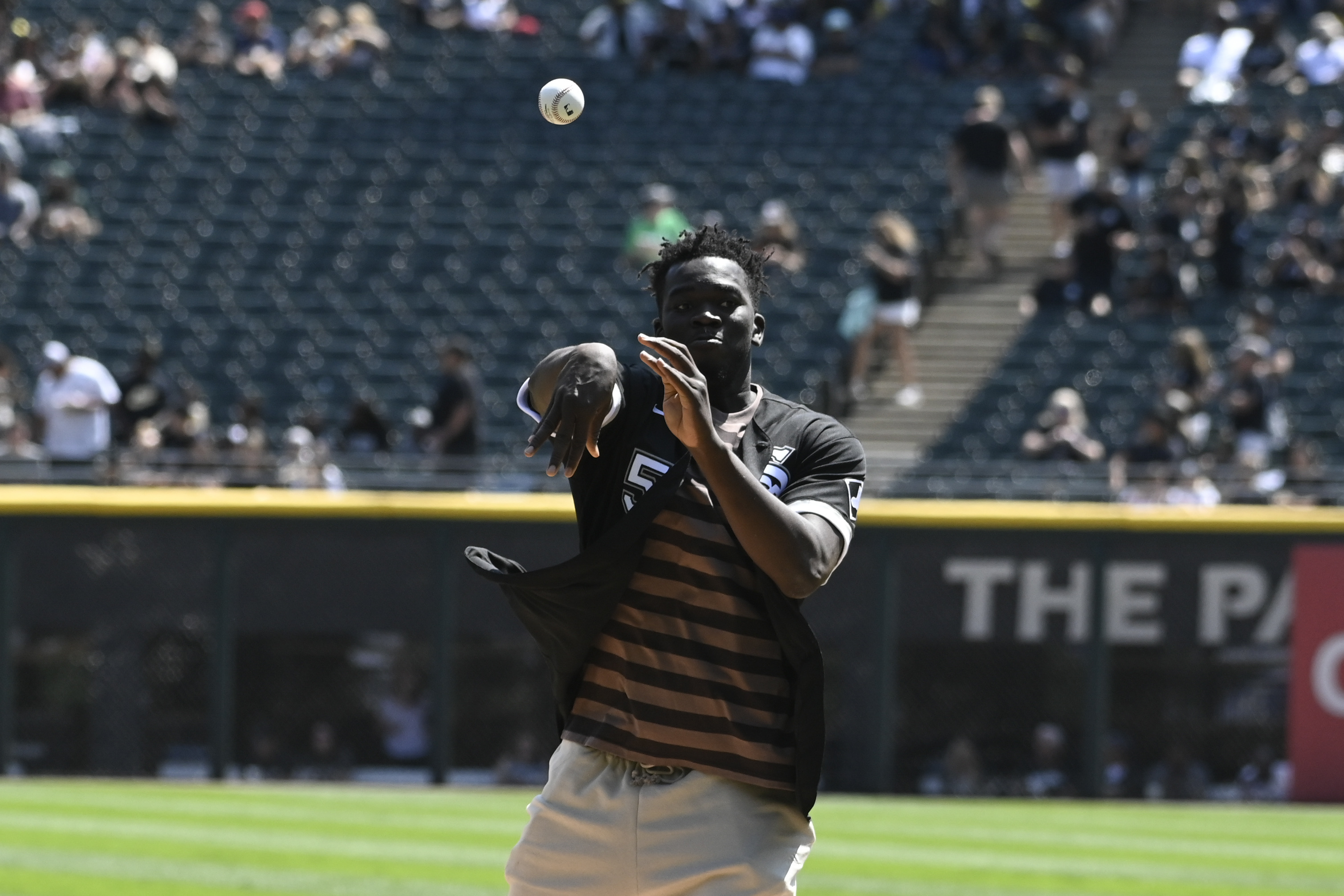 Mike Clevinger, Yoan Moncada lead White Sox past A's | Reuters