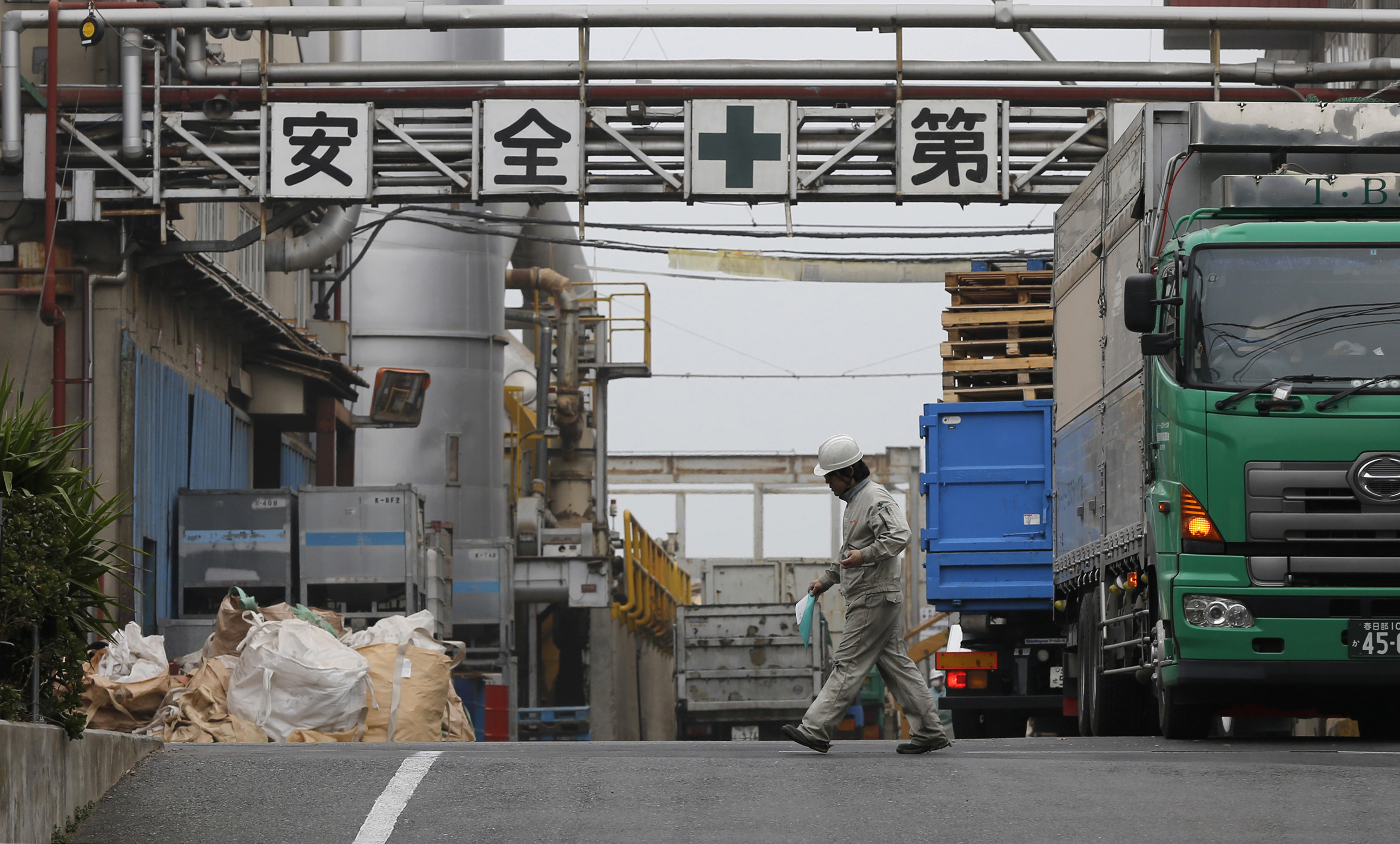 Japan's Feb factory activity extends declines as conditions worsen ...