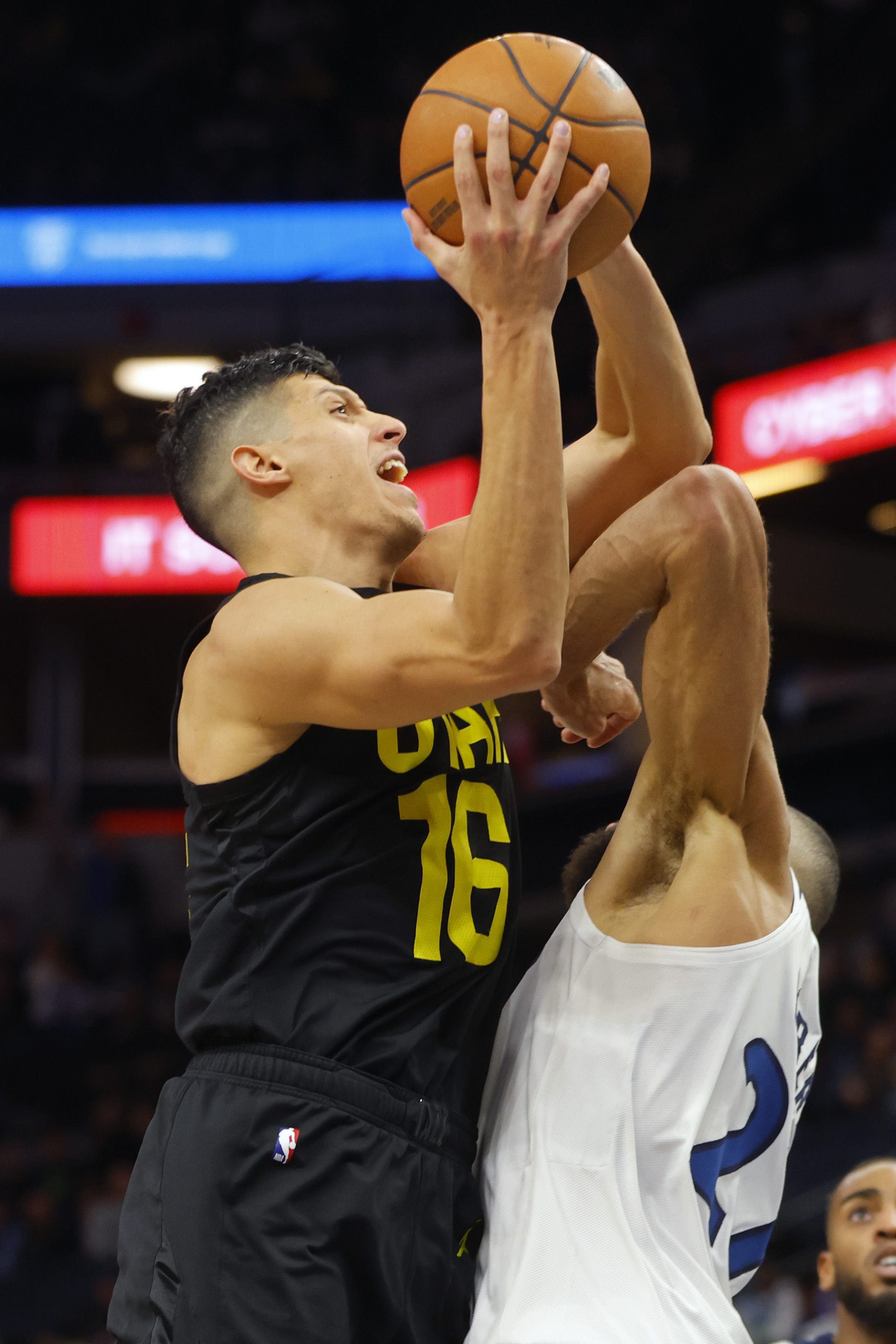 Wolves' third-quarter surge sends Jazz to defeat | Reuters